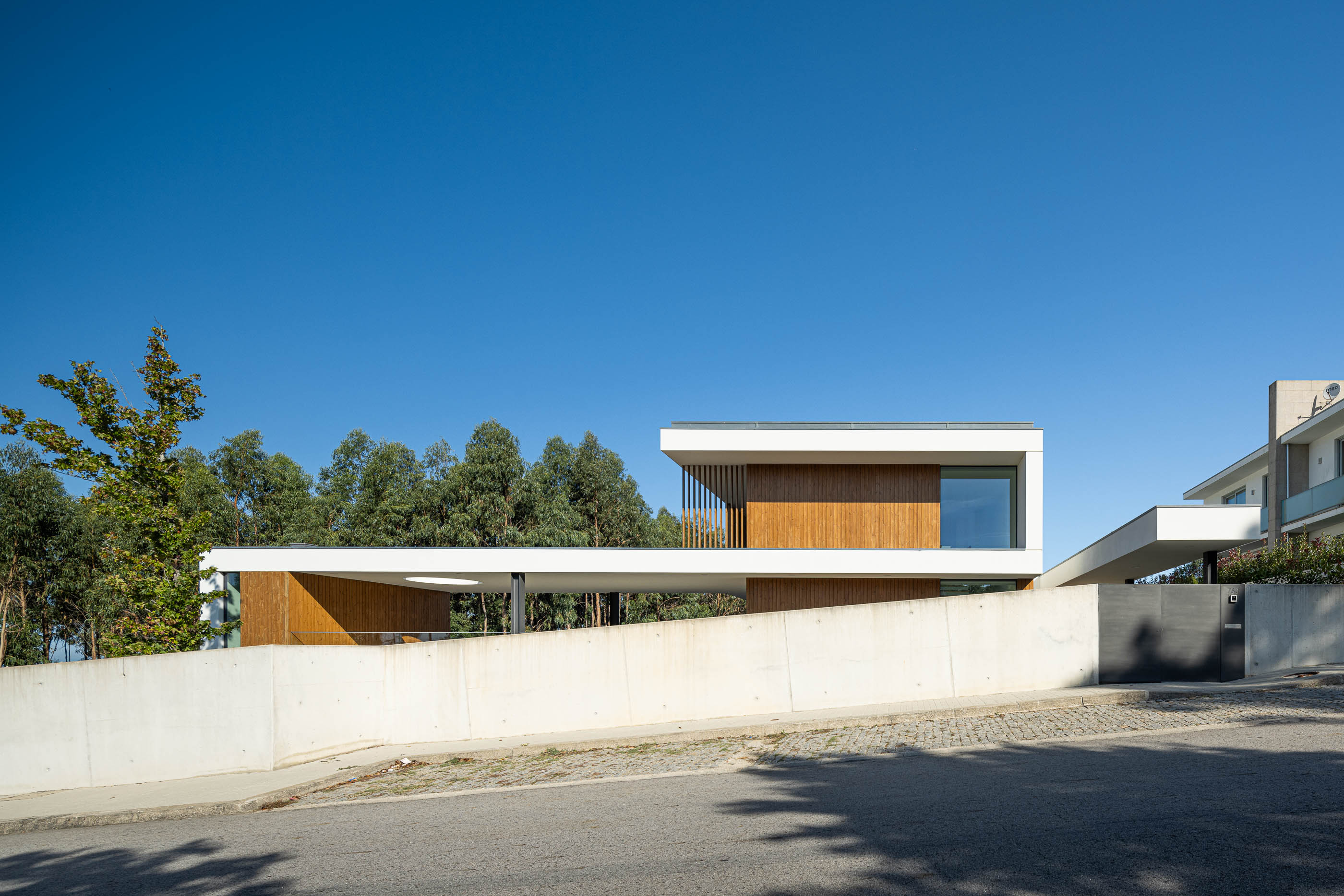 Idea 3885857: J.M.C. House by Atelier d'Arquitectura Lopes da Costa in ...