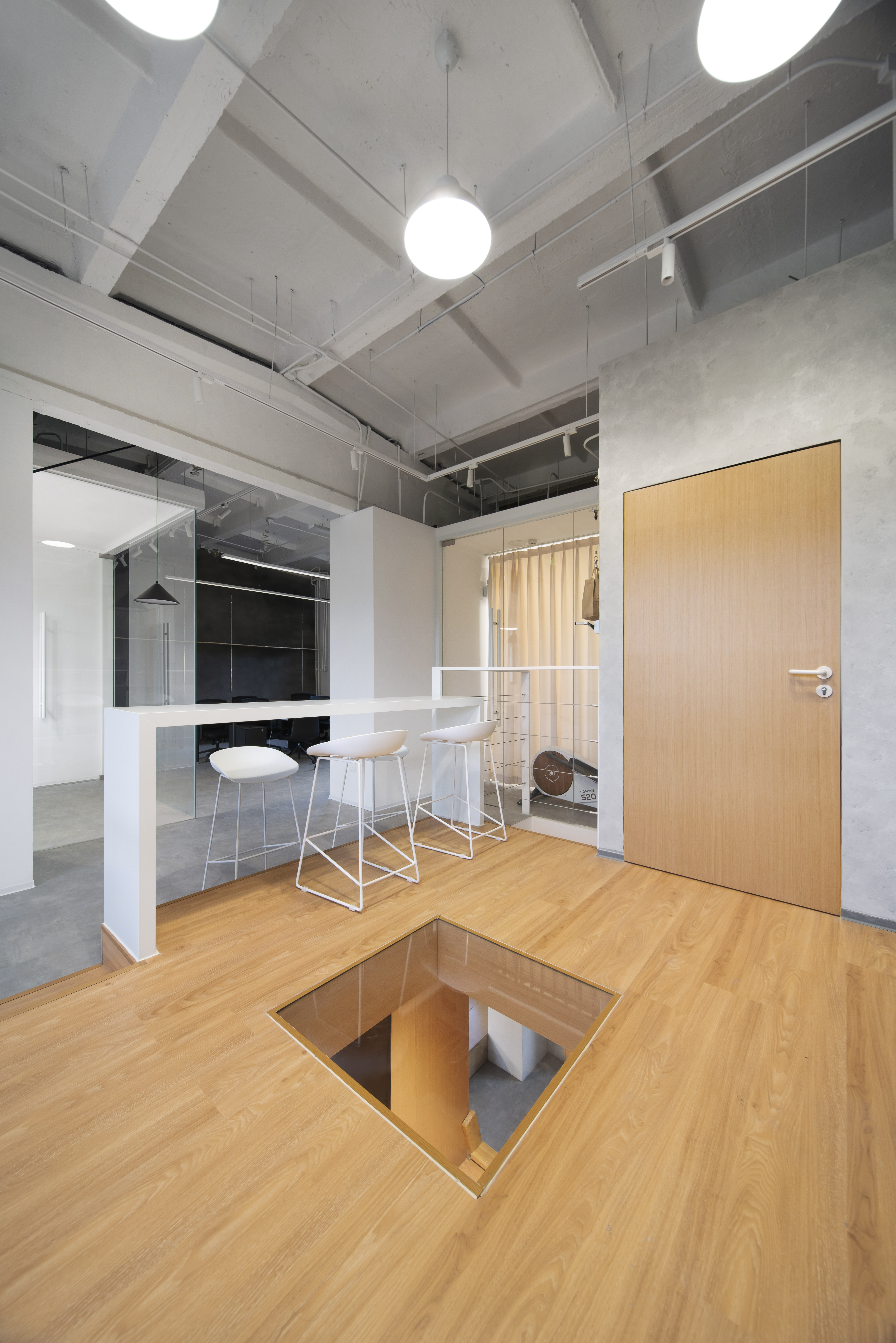 WOW Office by UK Studio - Architizer