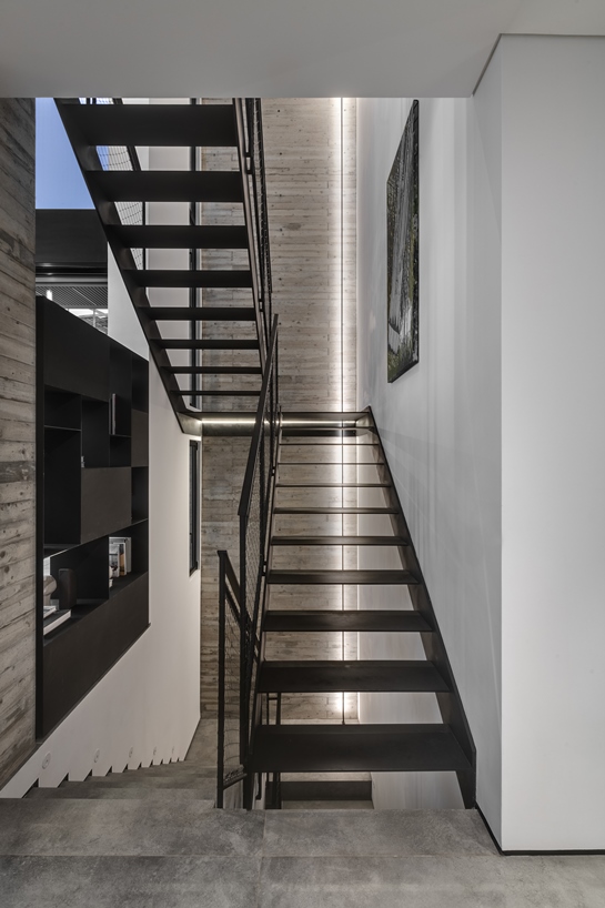 The home of Moshik Hadida - owner of an architecture and interior ...