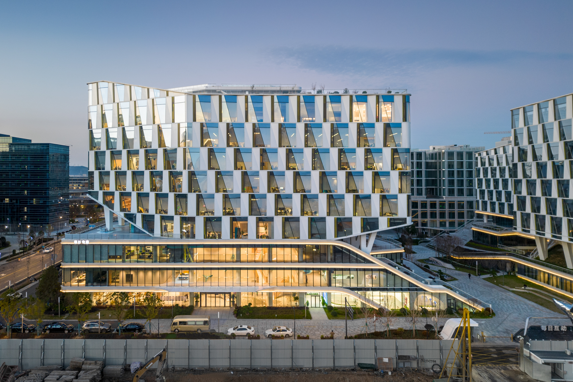 Idea 3911785: Merit Interactive Headqua rters by LYCS Architecture ...