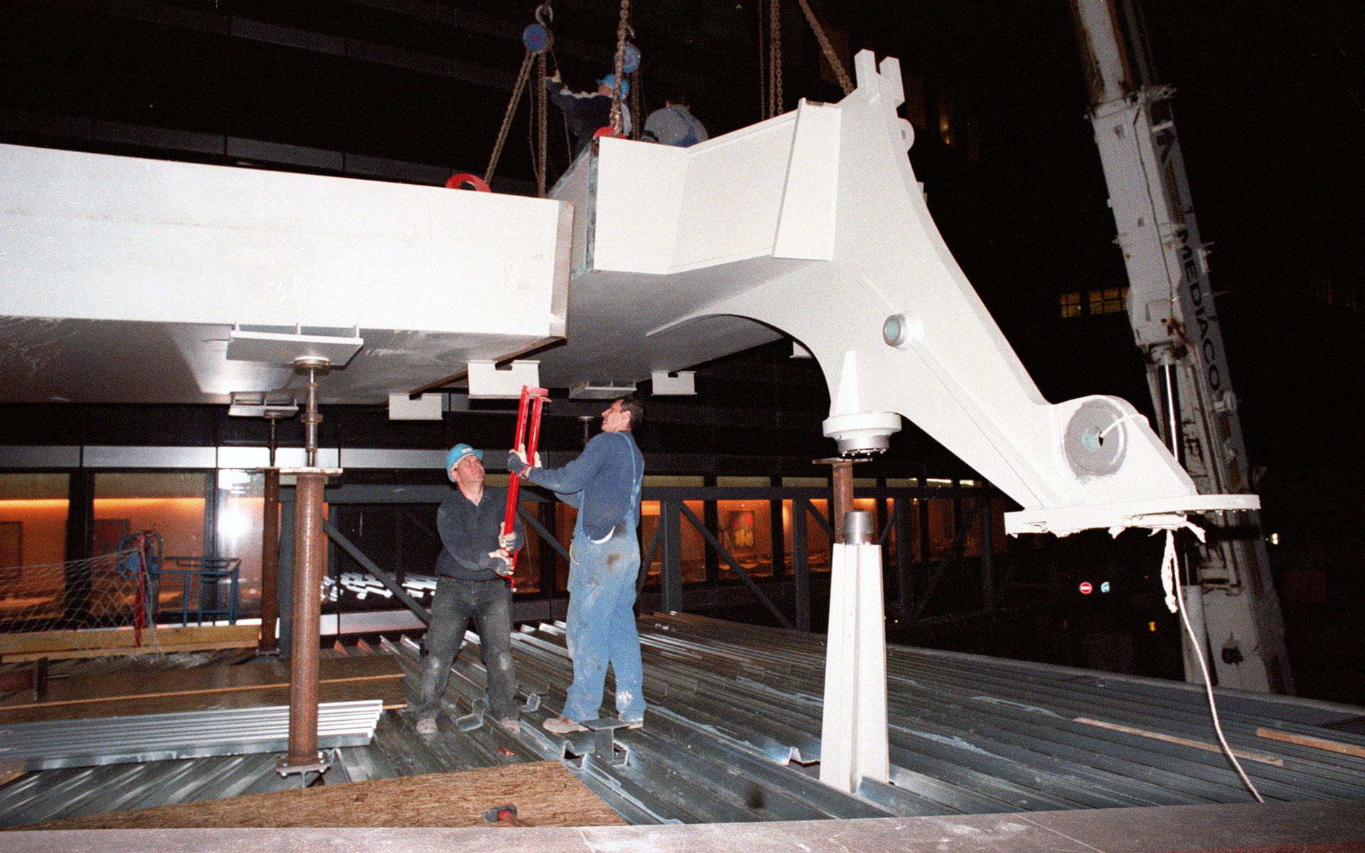 Valmy Footbridge - La Défense by Dietmar Feichtinger Architectes ...