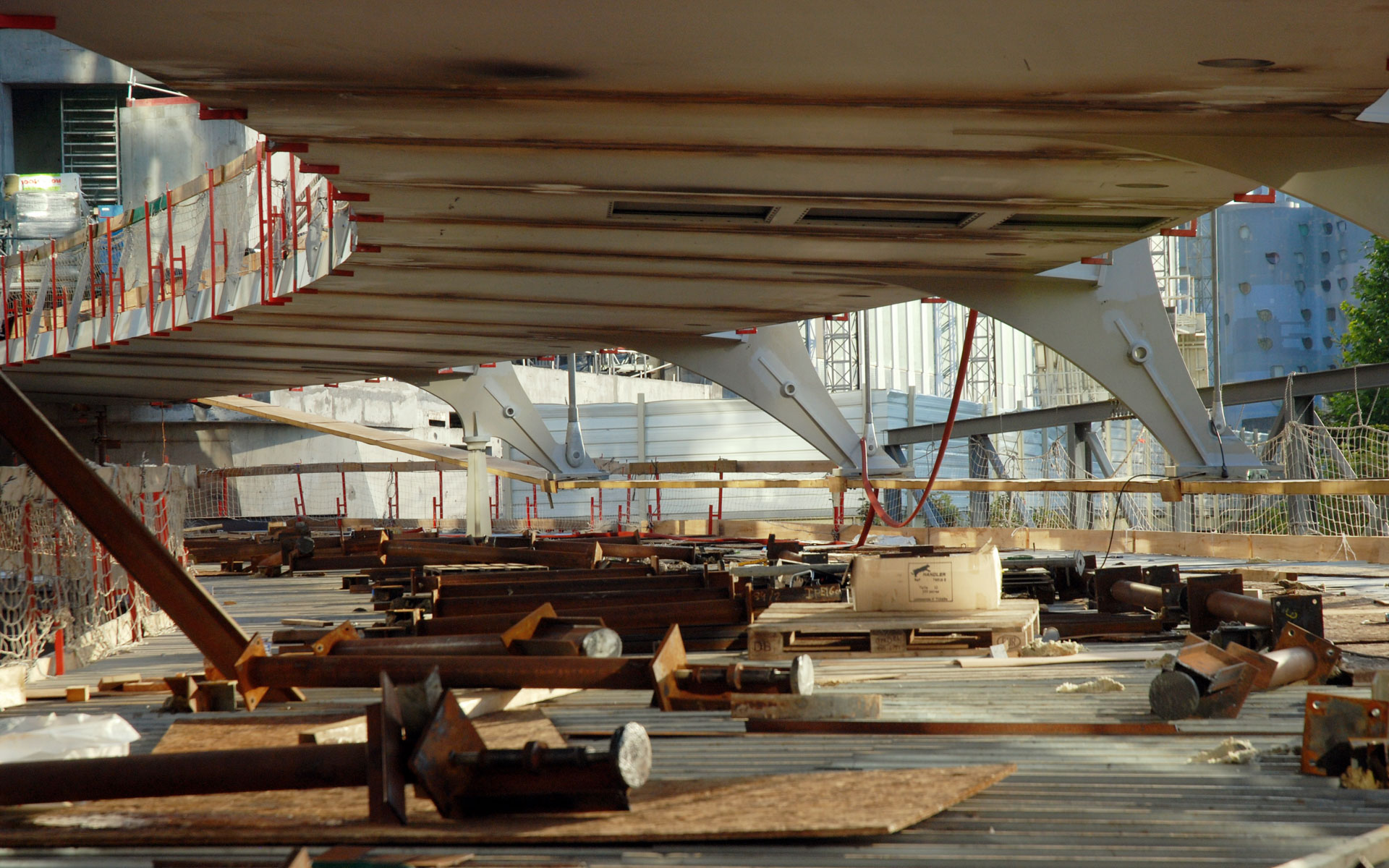 Valmy Footbridge - La Défense by Dietmar Feichtinger Architectes ...