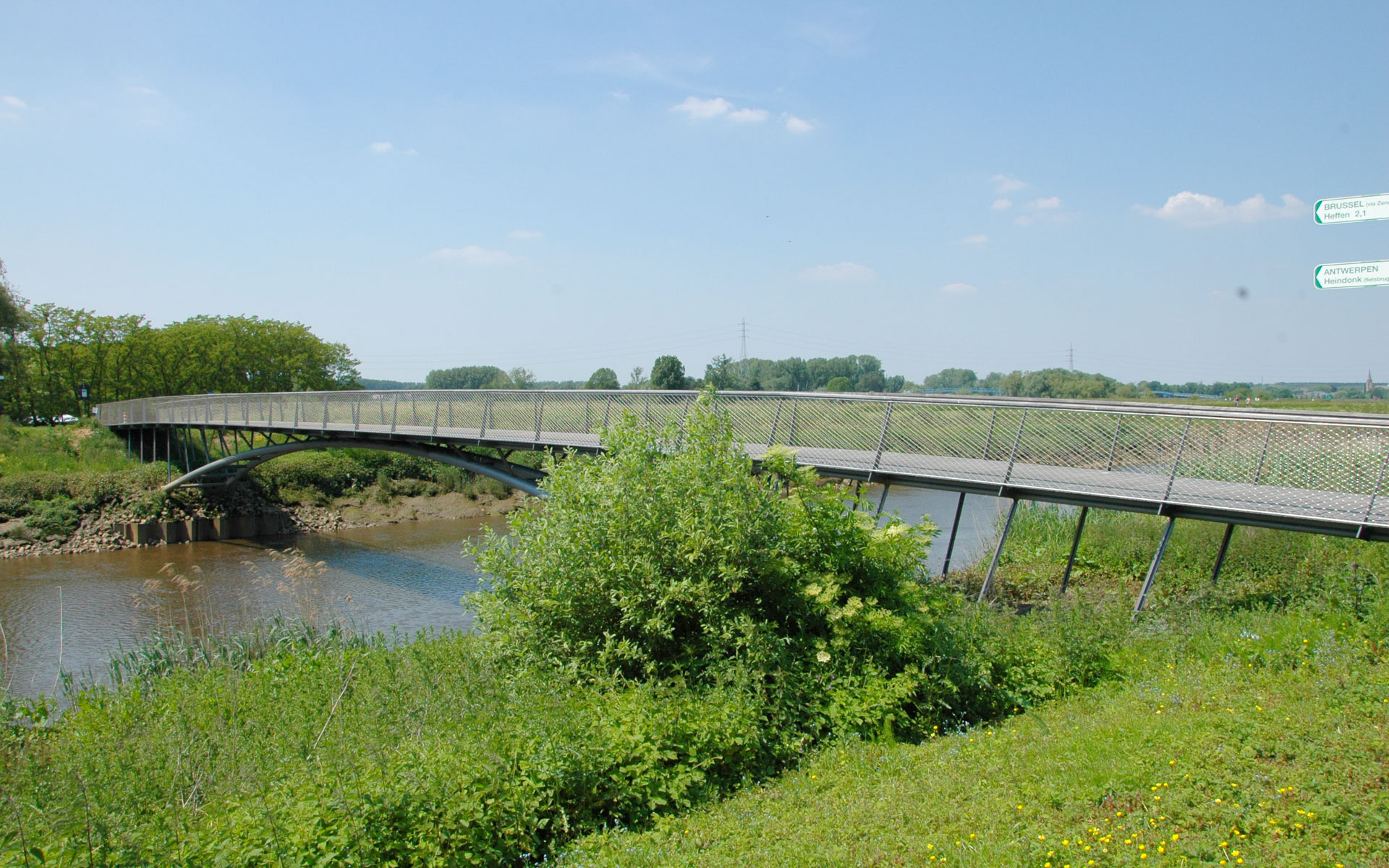 Two Pedestrian and Cycle Bridges by Dietmar Feichtinger Architectes ...