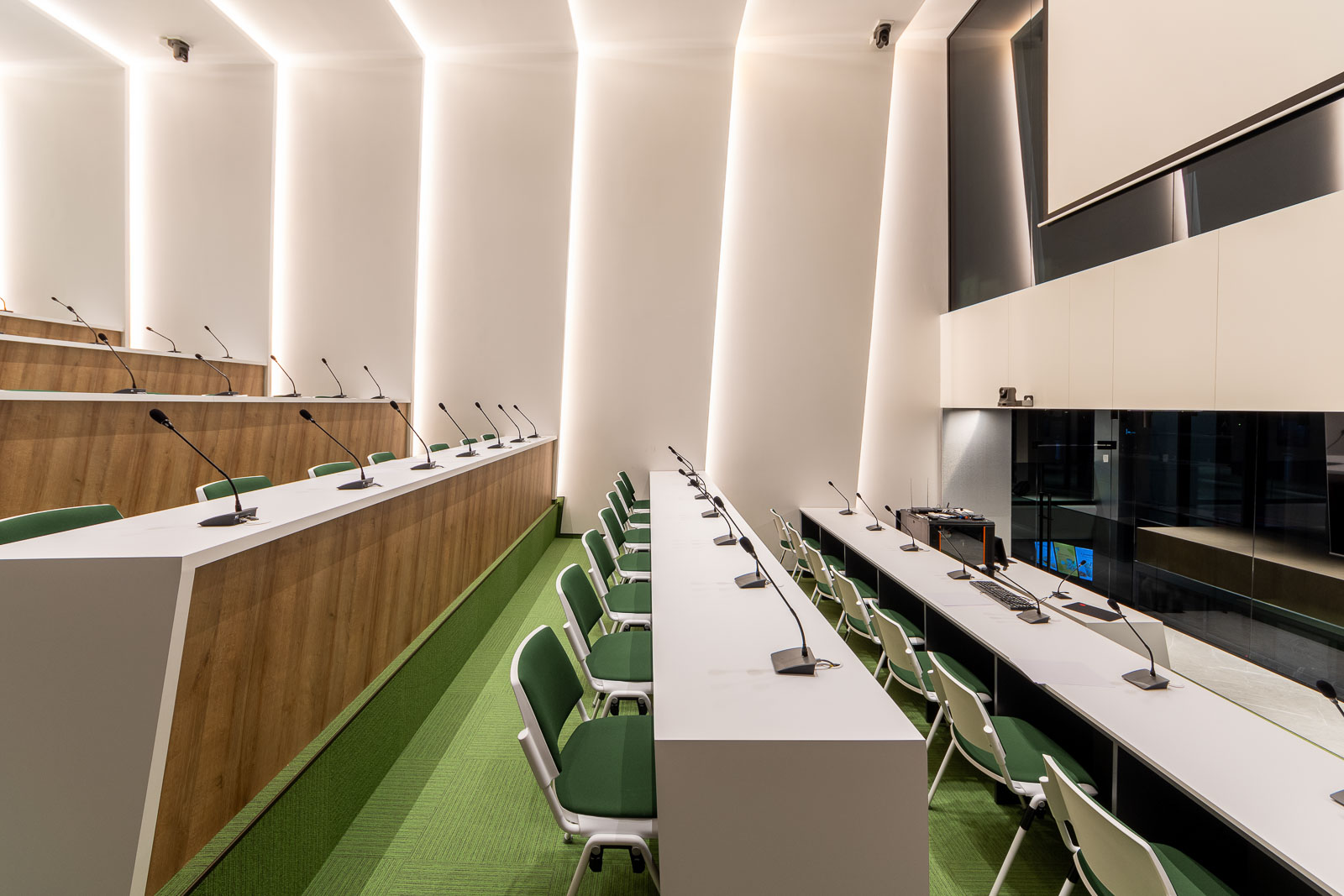 TORO BUSINESS CENTER: LOBBY & CONFERENCE by AB+Partners - Architizer