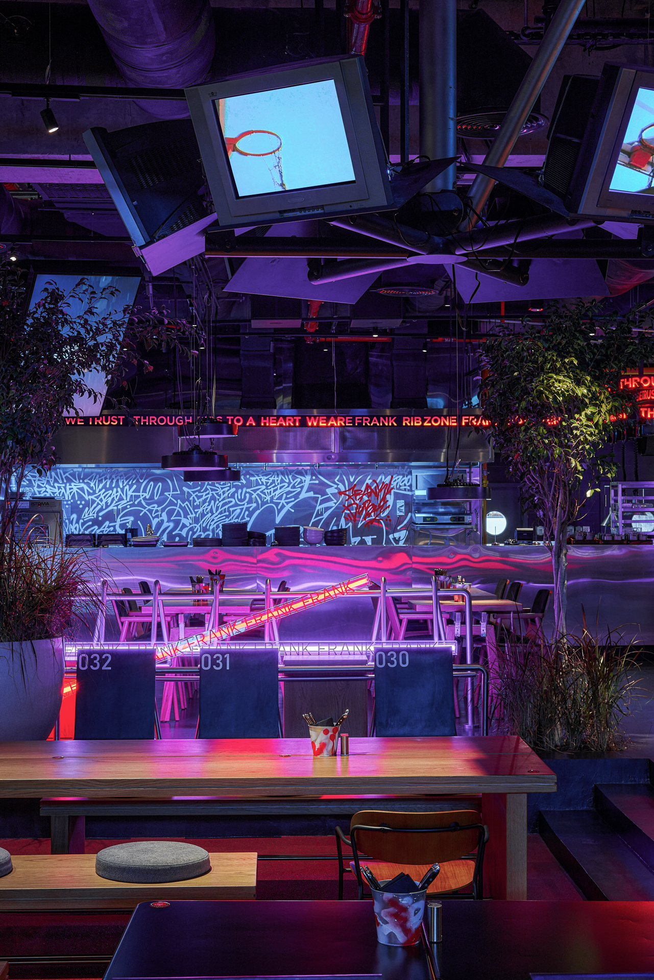 FRANK restaurant by DA bureau - Architizer