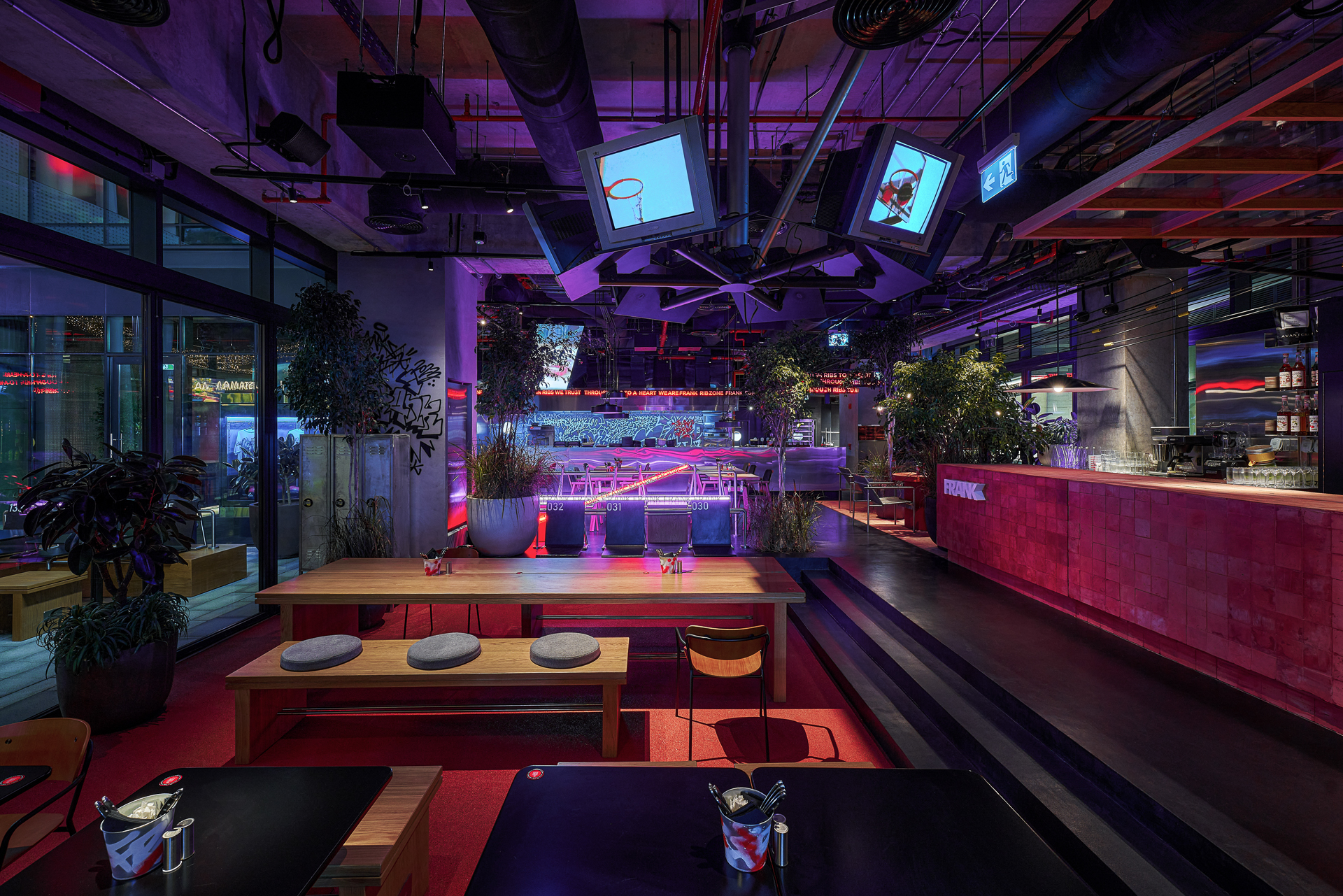 FRANK restaurant by DA bureau - Architizer