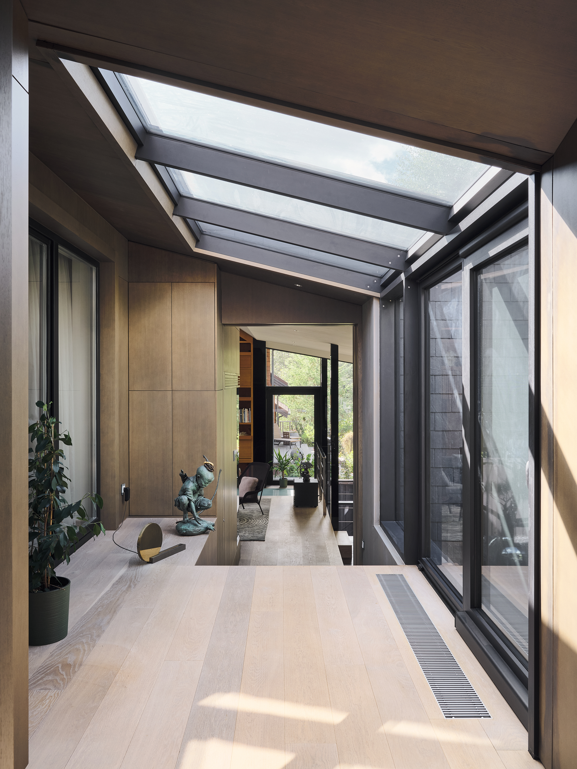 Jutaku-inspired house: a simple blend of two residences by IDEOLOGIST ...