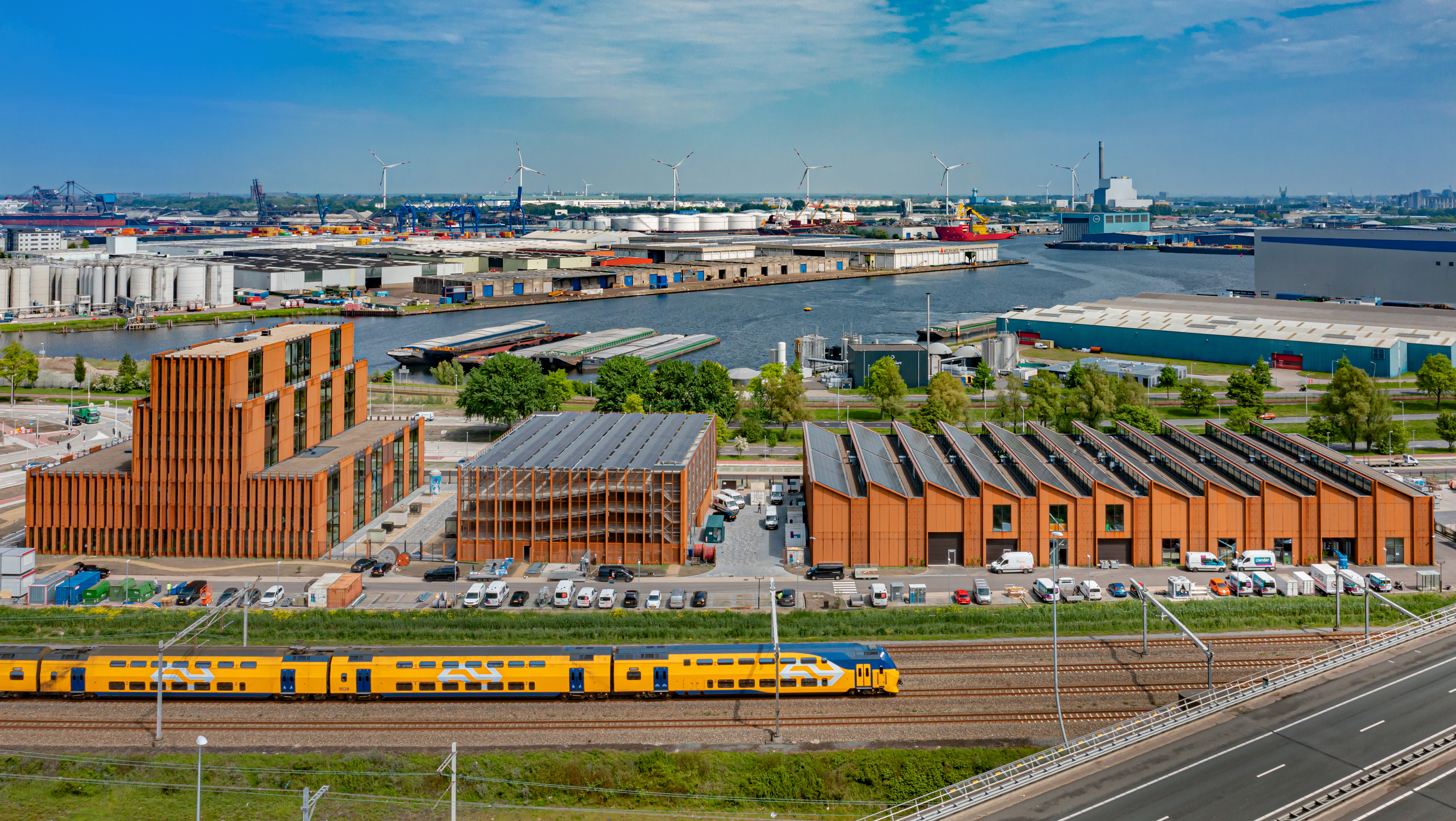 Alliander Westpoort by De Zwarte Hond - Architizer