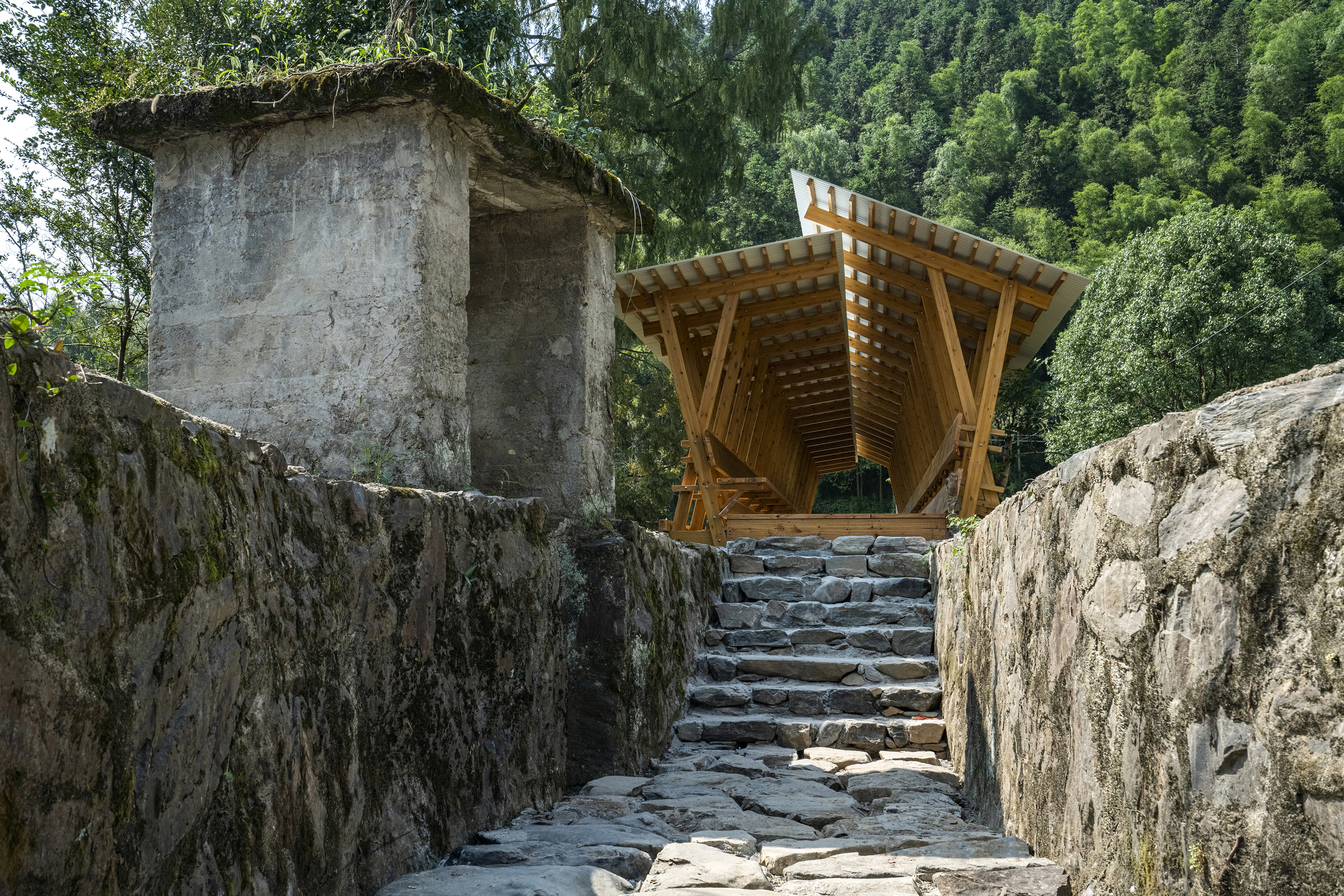 FW JI·Covered Bridge on Aqueduct by IARA - Architizer
