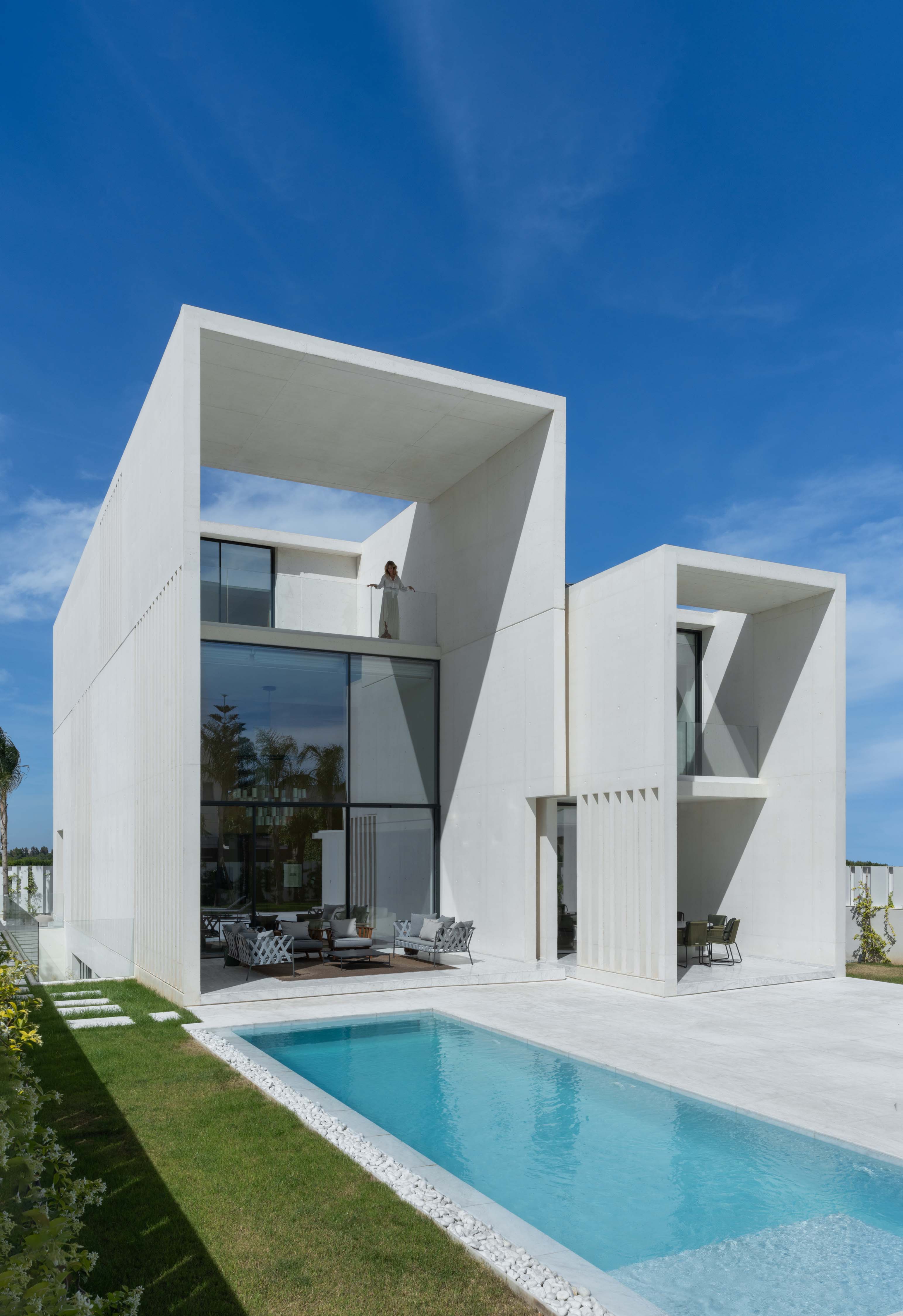 VERTICAL HOUSE by RUBÉN MUEDRA ESTUDIO DE ARQUITECTURA - Architizer