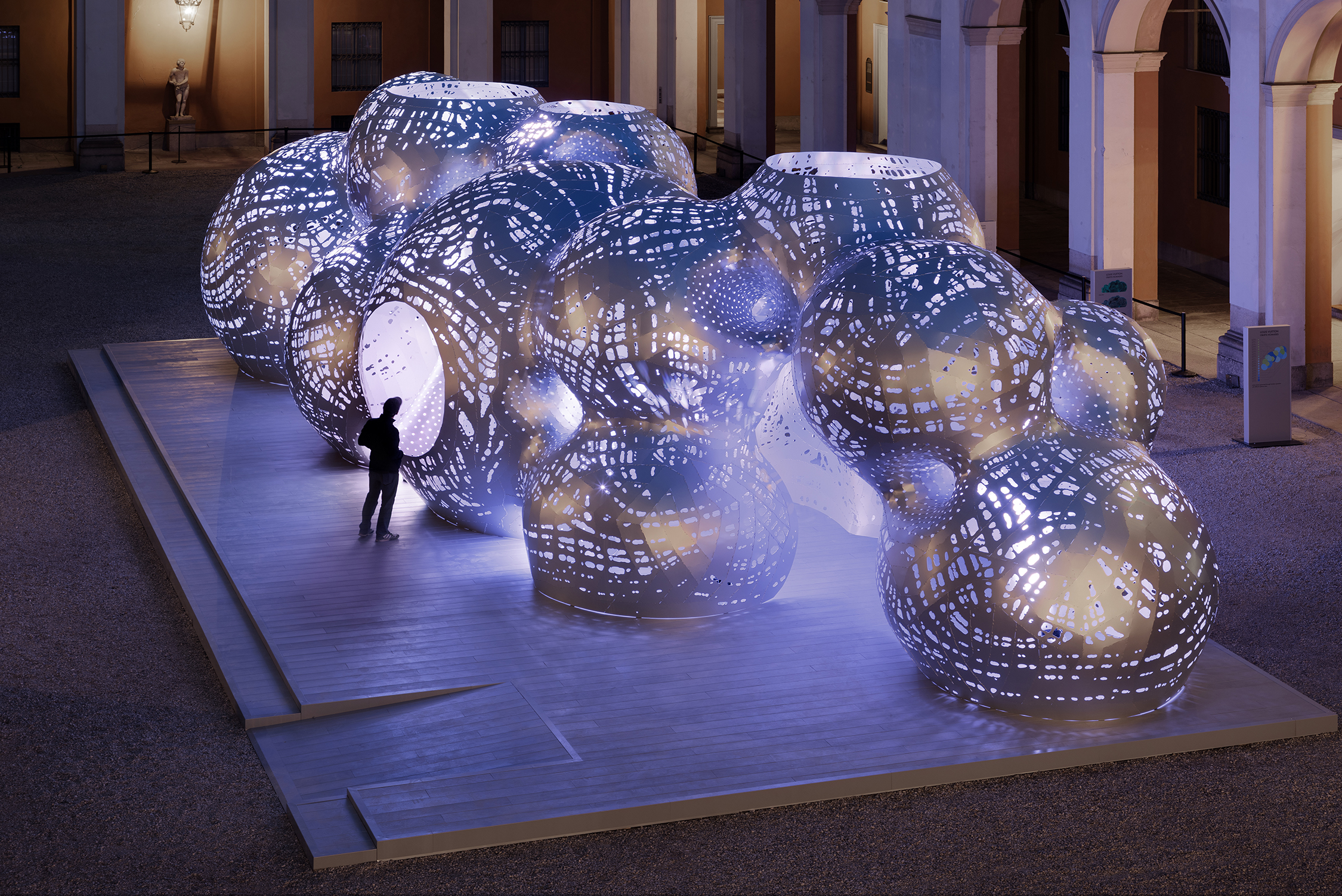 Idea 3926554: Louis Vuitton - Pavilion Nomad by MARC FORNES ...