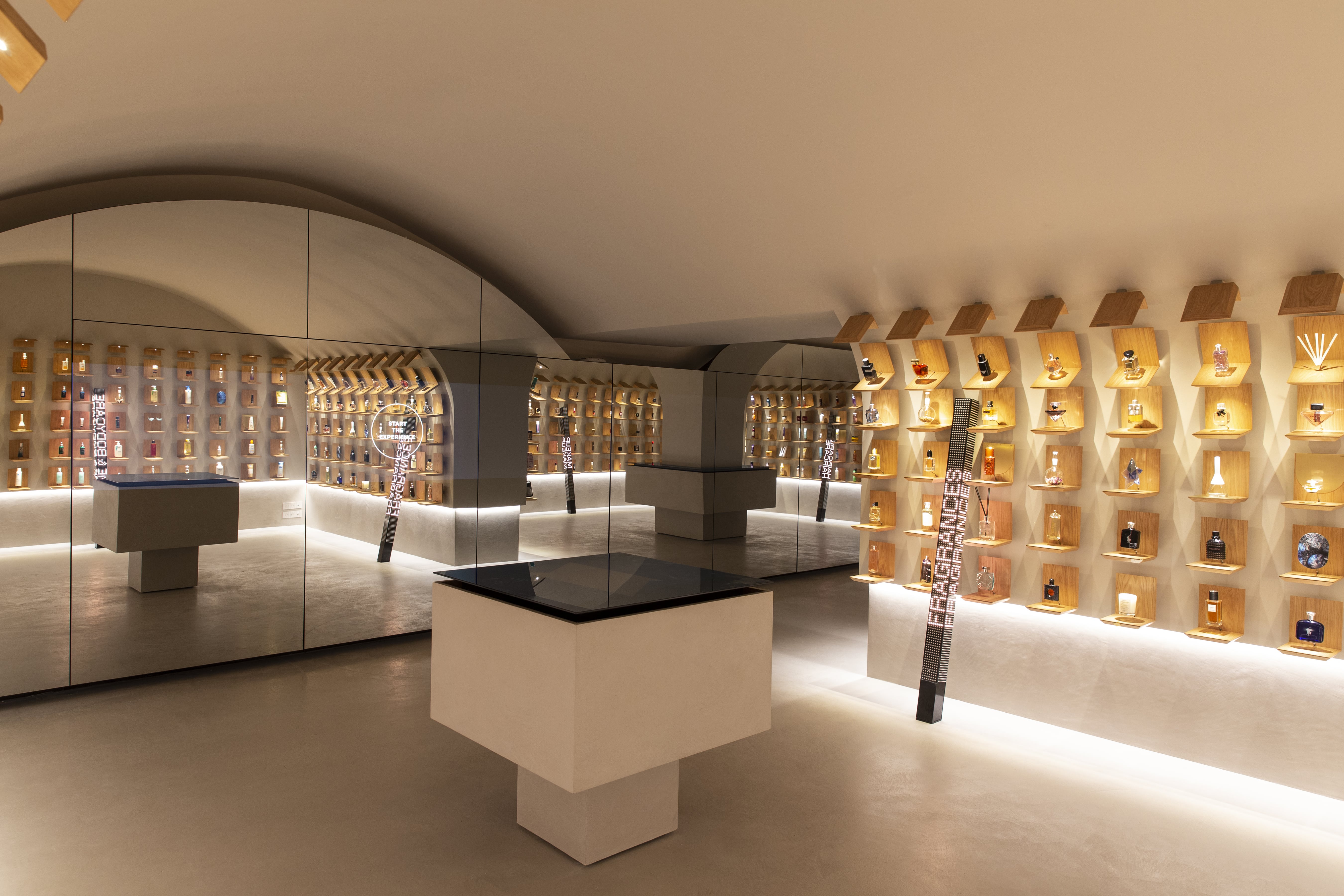 Le Visionnaire by Local Projects, agence Moatti-Rivière - Architizer