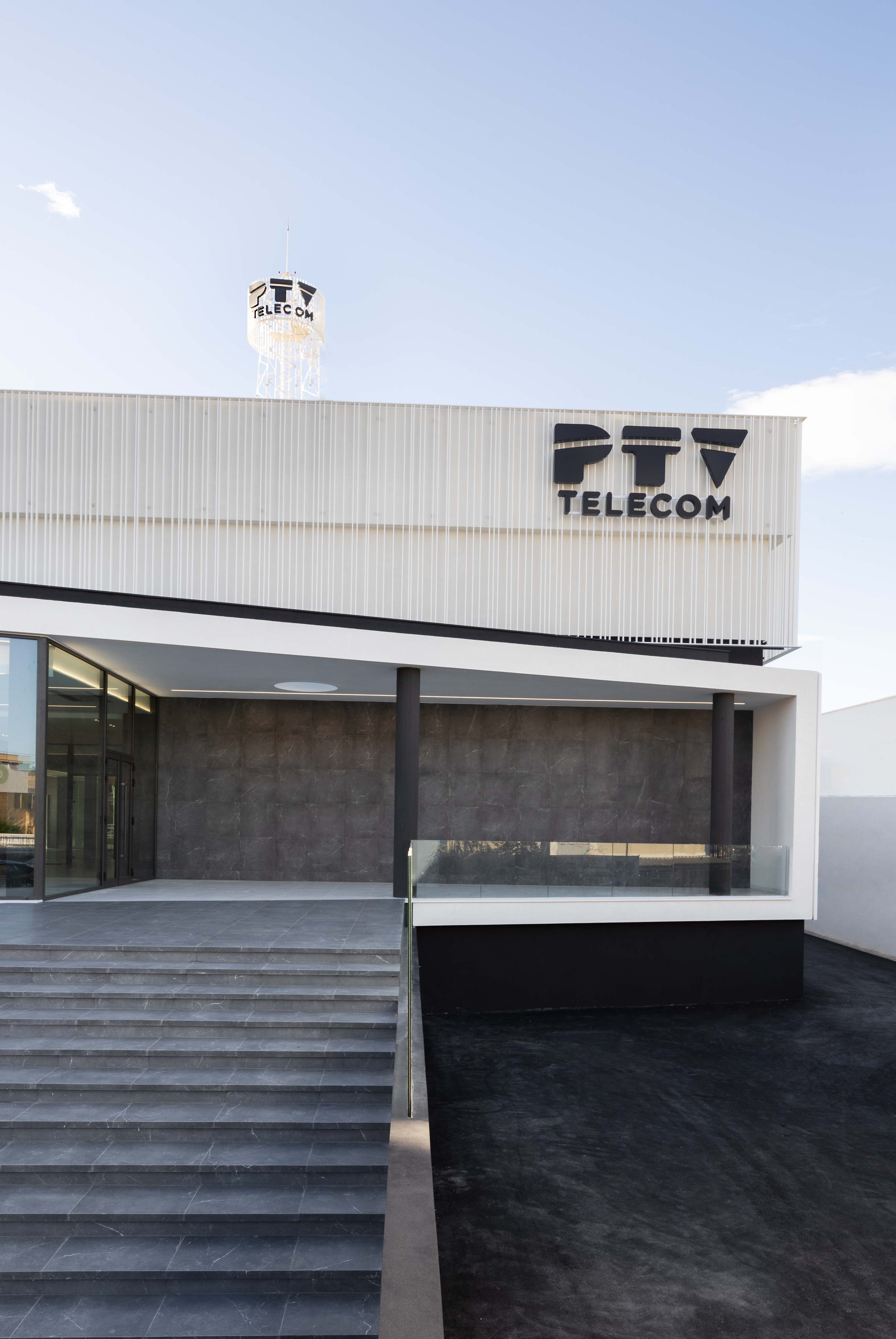 PTV TELECOM OFFICE by RUBÉN MUEDRA ESTUDIO DE ARQUITECTURA - Architizer