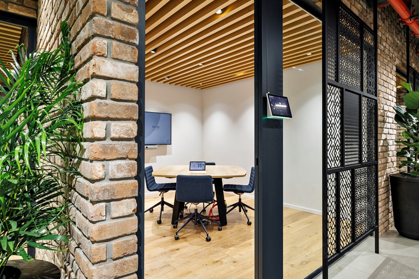 Meteoric Success, Local Spirit and Family Trees: The Awesome Offices of ...