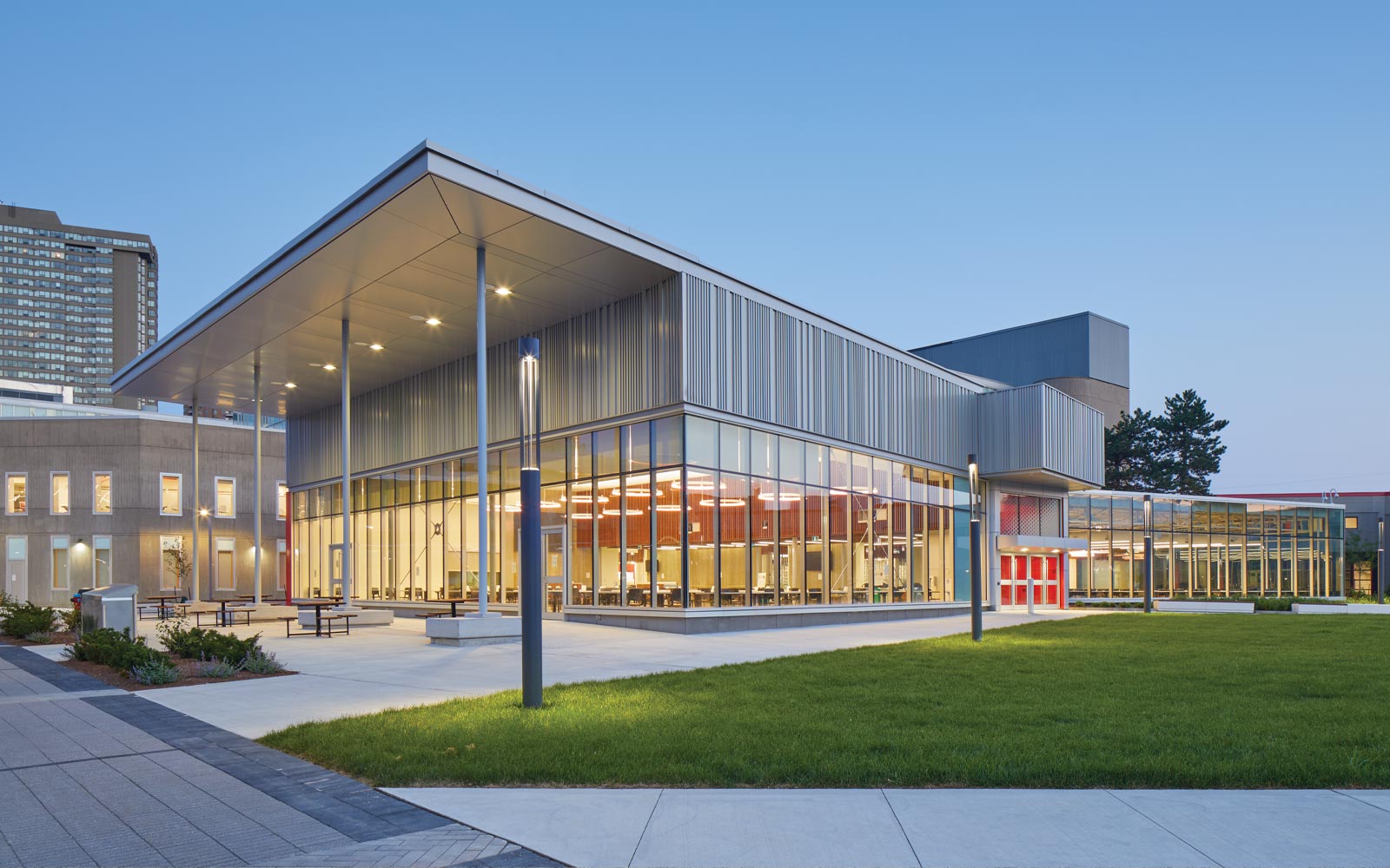 Newnham Campus Food Hall, Seneca Polytechnic by Taylor Smyth Architects ...