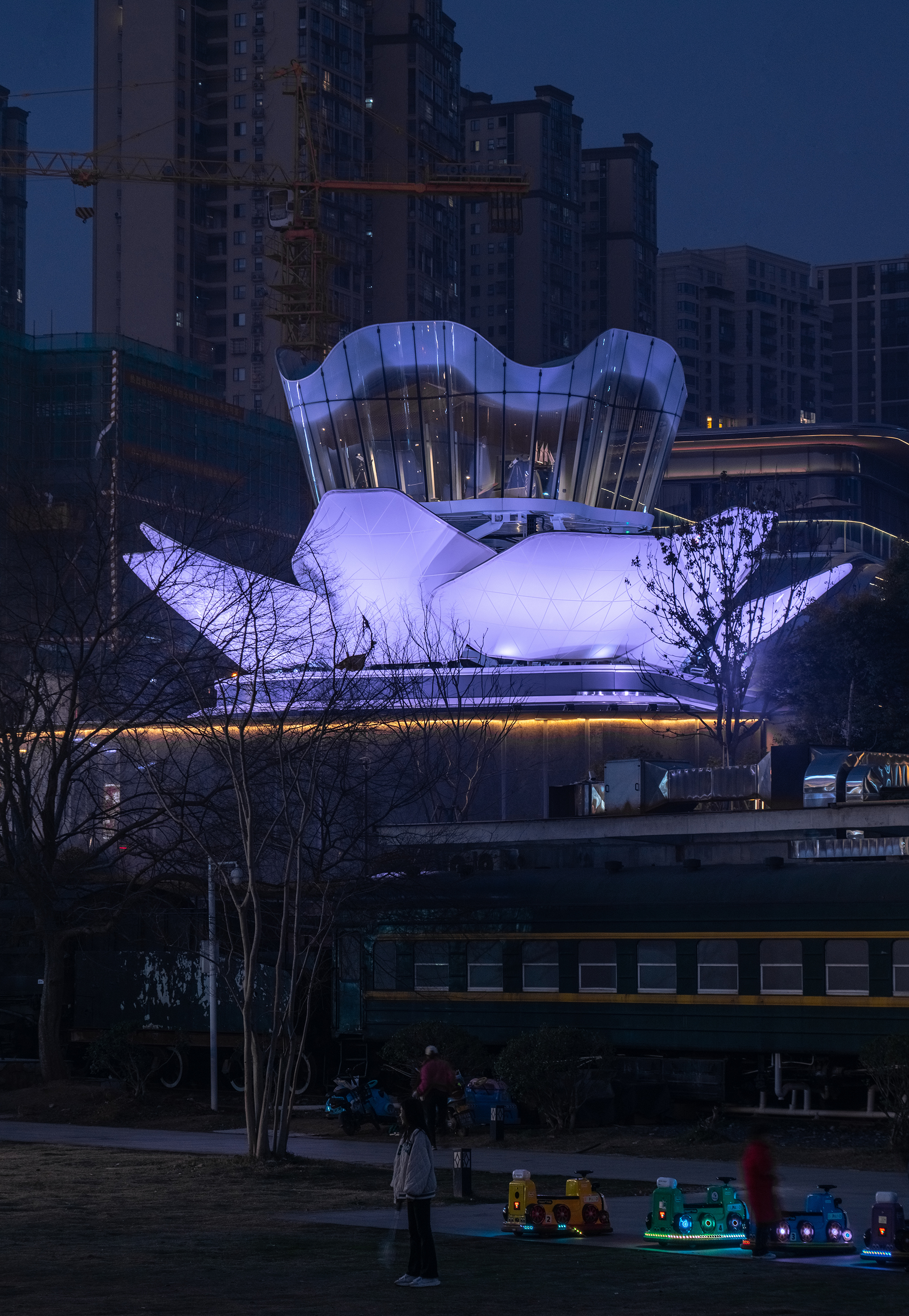 Dynamic Architecture with Overall Mobility: Lotus by the Xiangjiang ...