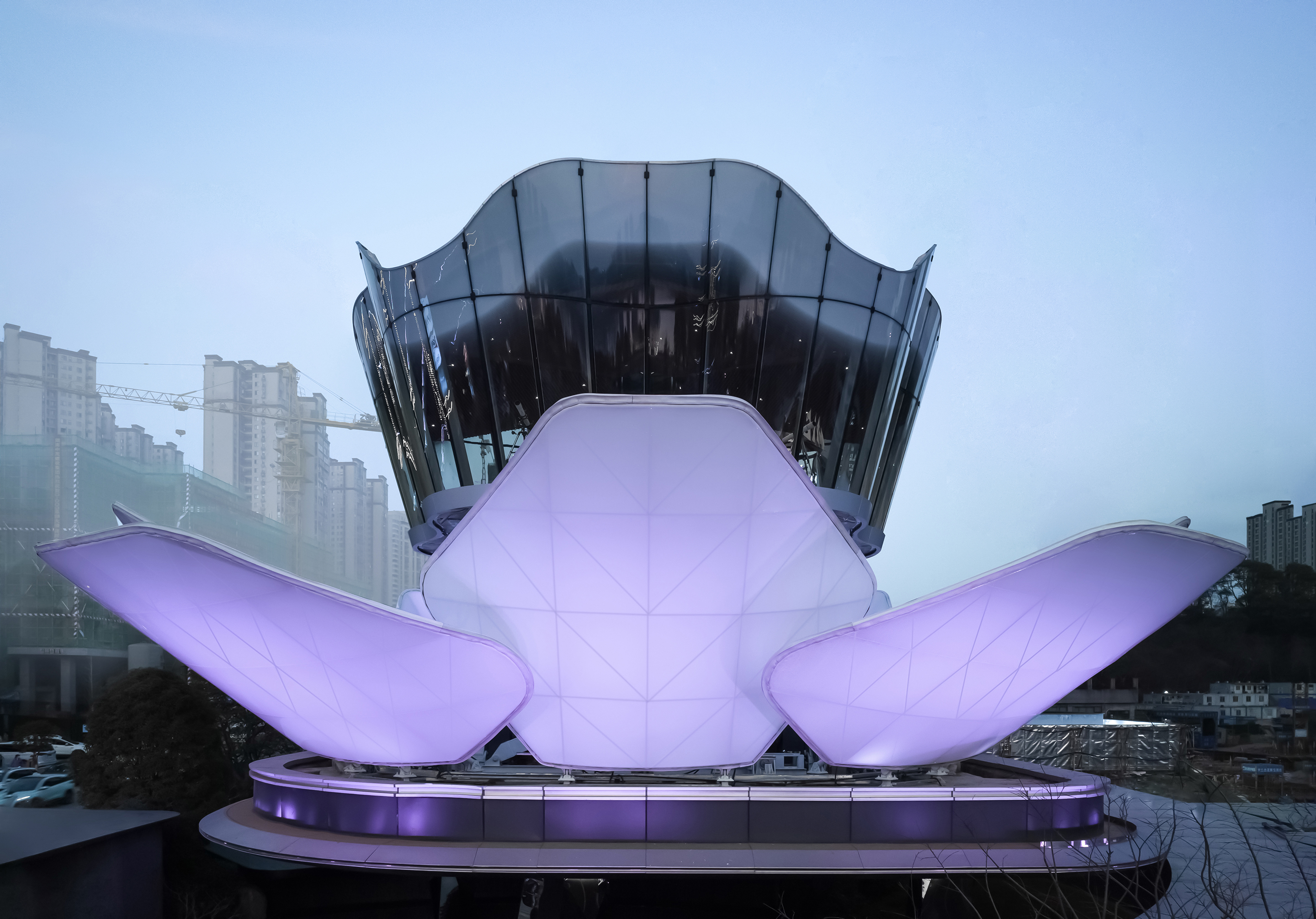Dynamic Architecture with Overall Mobility: Lotus by the Xiangjiang ...