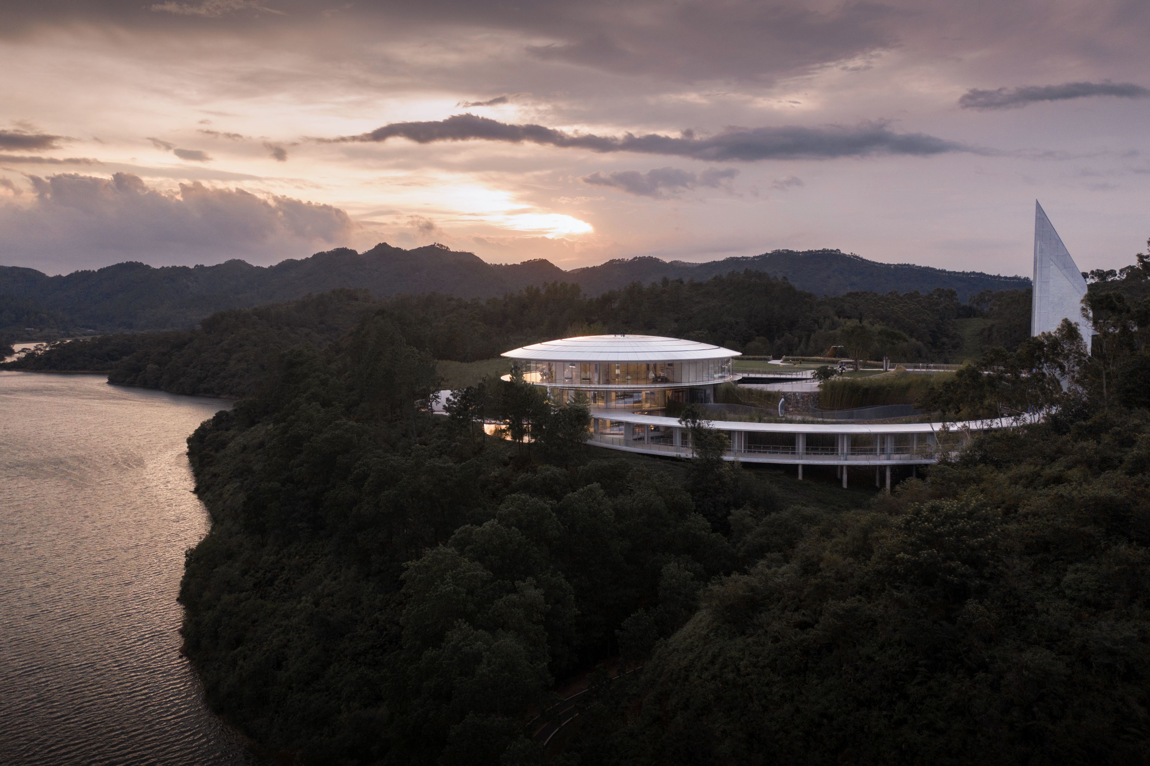 Idea 3979280: FLIGHT EXPERIENCE HALL OF ENPING QUANLIN GOLDEN TOWN by ...