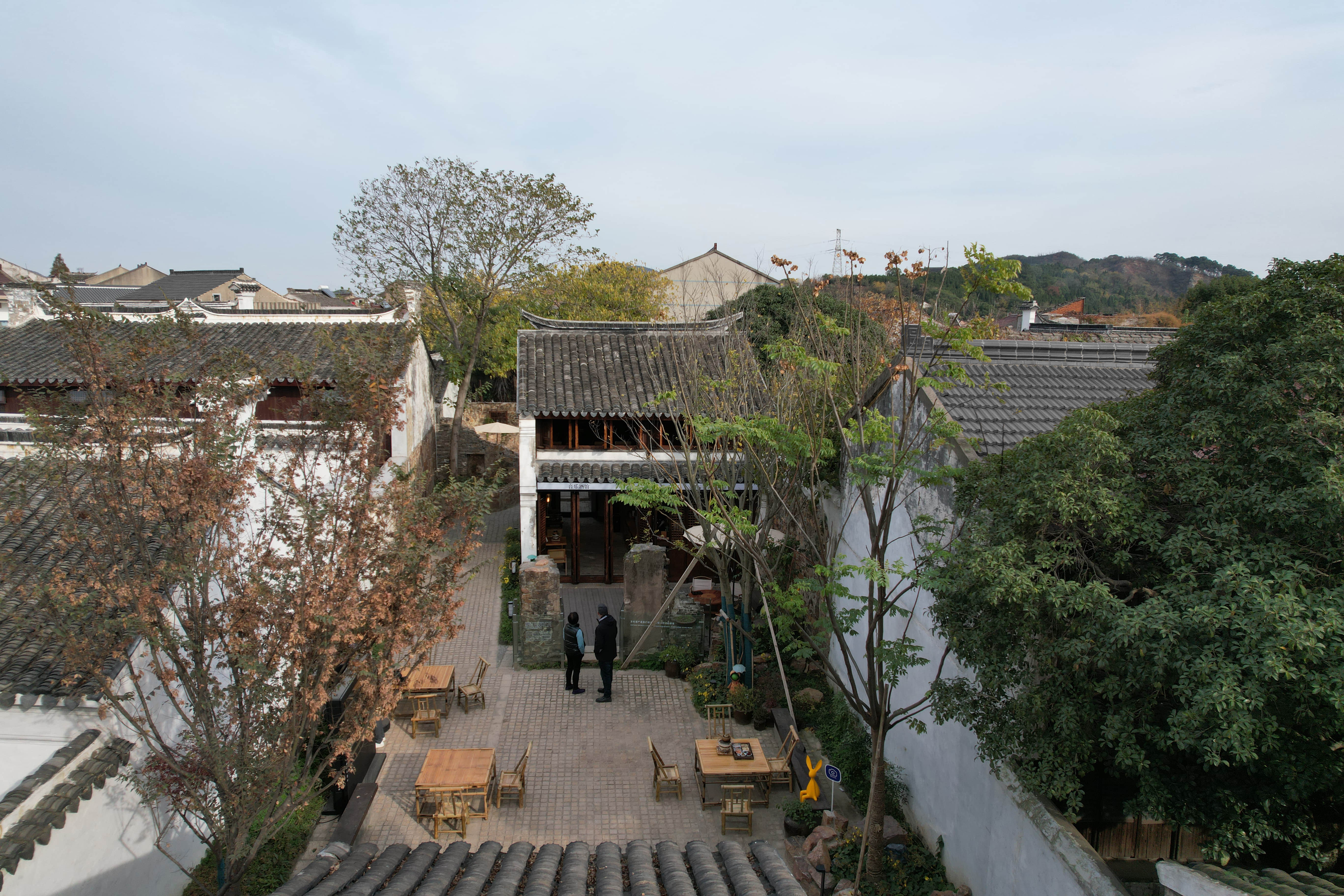Tavern in the Yellow Walls. Jiao Xi "Shijia" Courtyard by Parallect ...