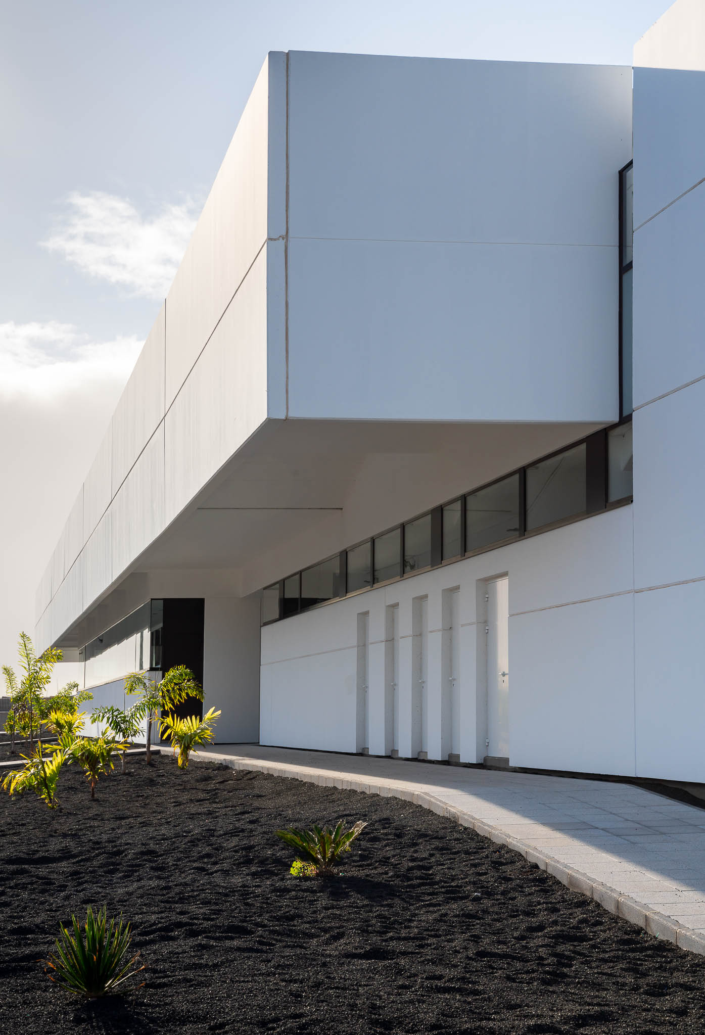 Confined light by ROMERA ARQUITECTOS - Architizer