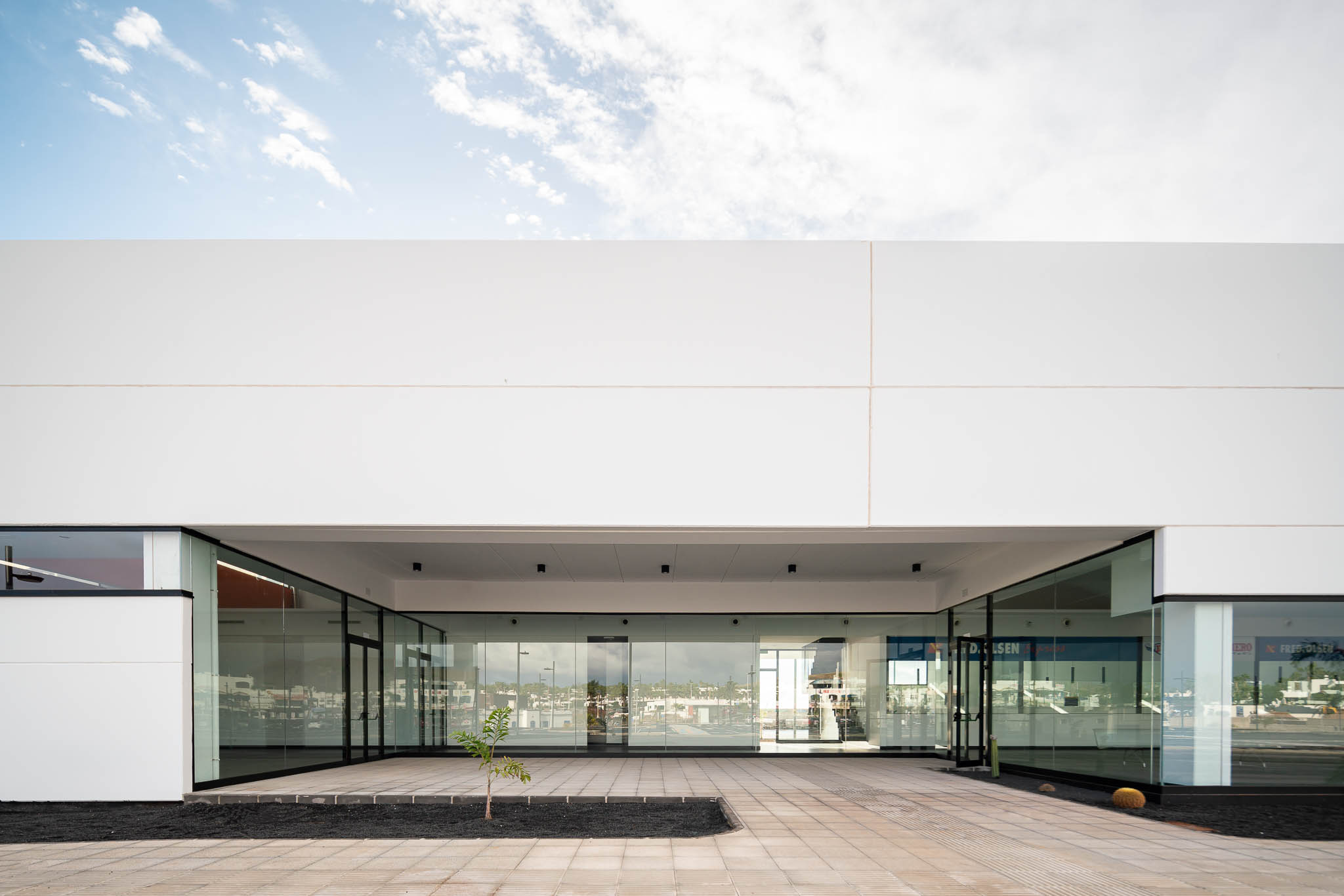 Confined light by ROMERA ARQUITECTOS - Architizer