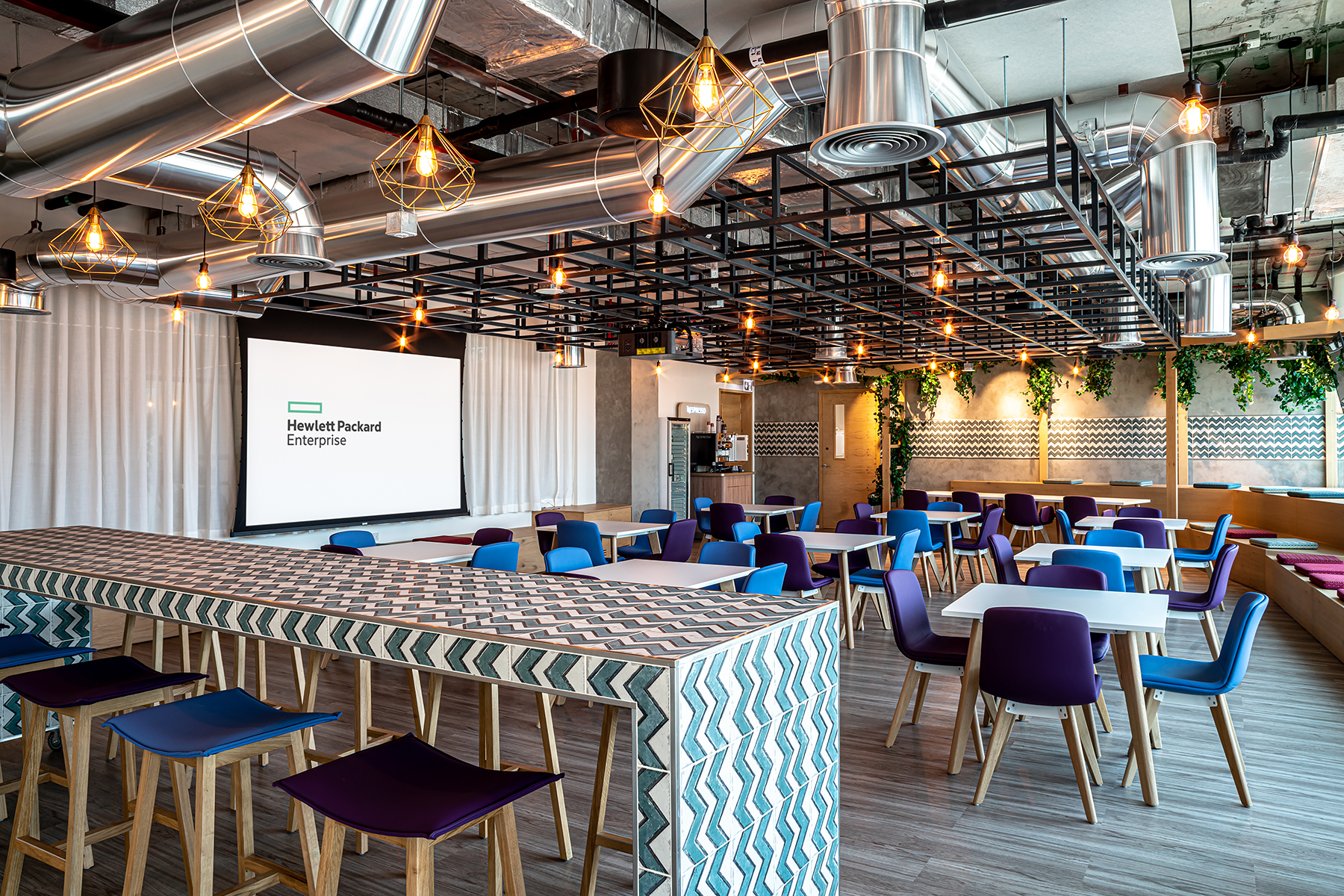Hewlett Packard Enterprise Innovation Hub Offices by SAY Studio ...