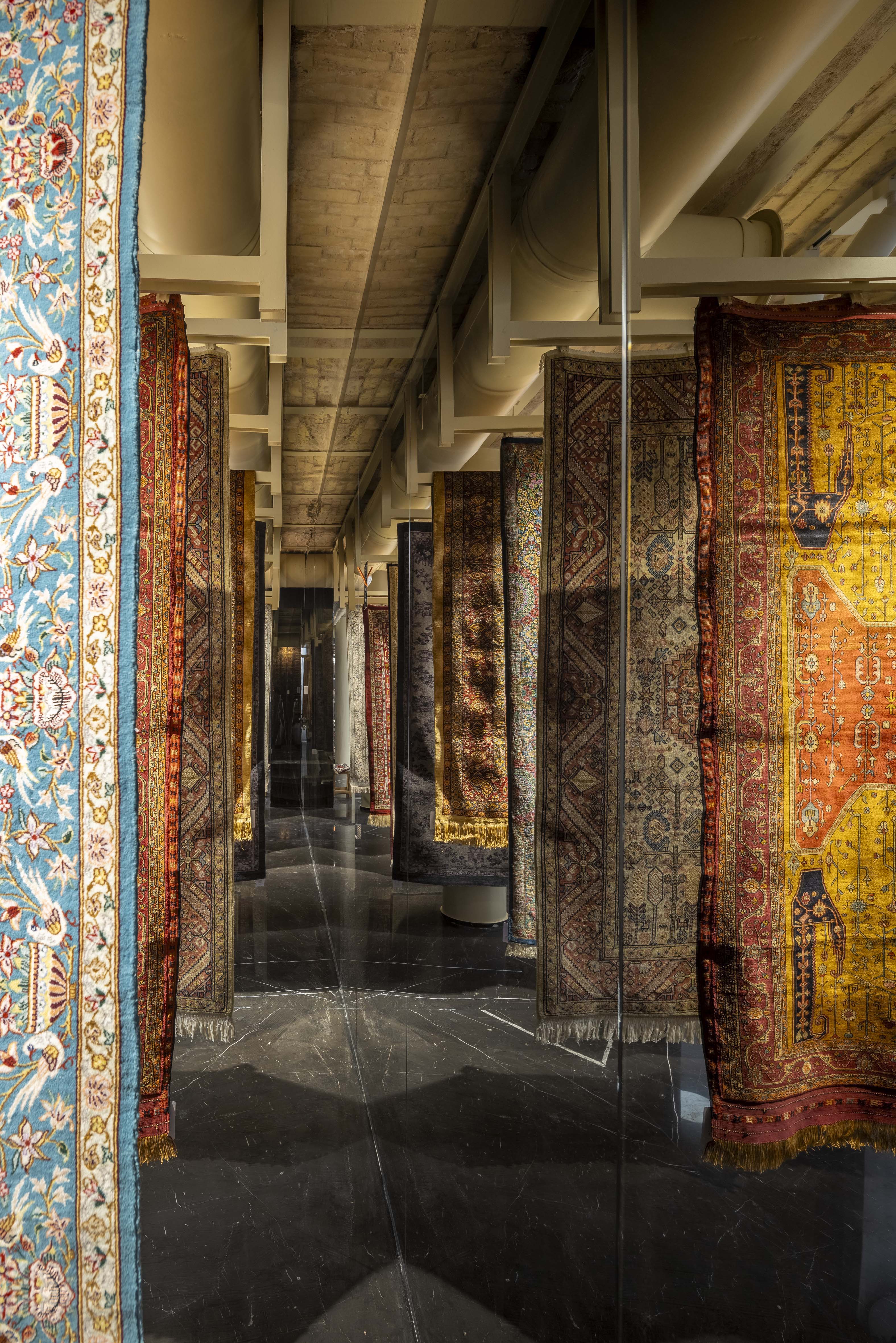 COLUMN-CARPET GALLERY by Paadarchitects - Architizer