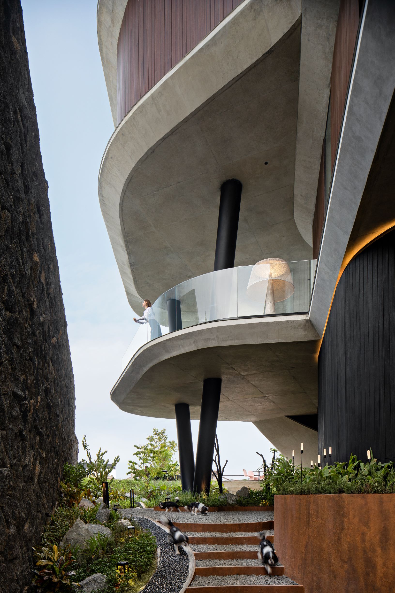 Idea 3992770: House on V-Stilts by K-Thengono Design Studio in Jakarta ...