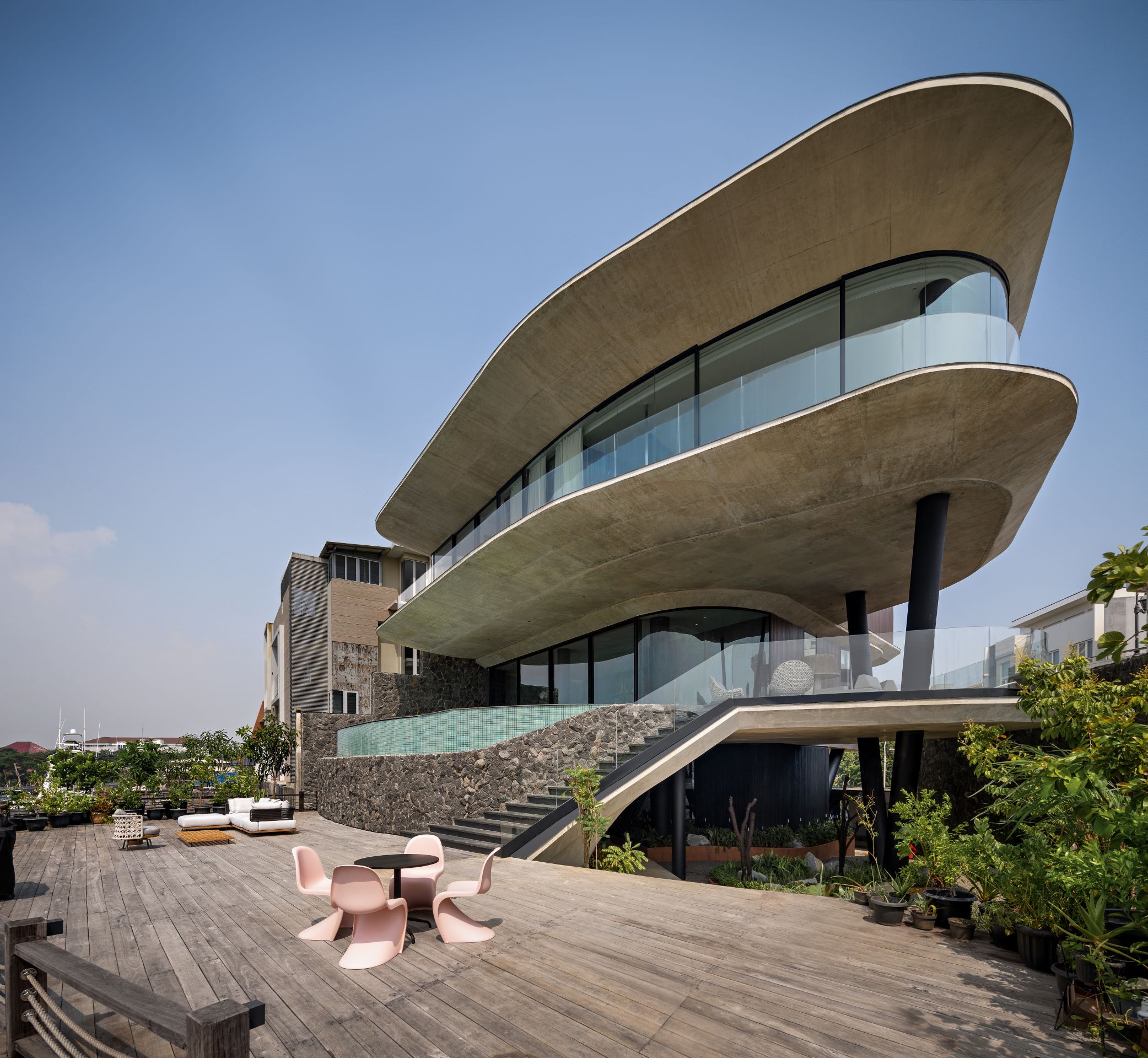 Idea 3992791: House on V-Stilts by K-Thengono Design Studio in Jakarta ...