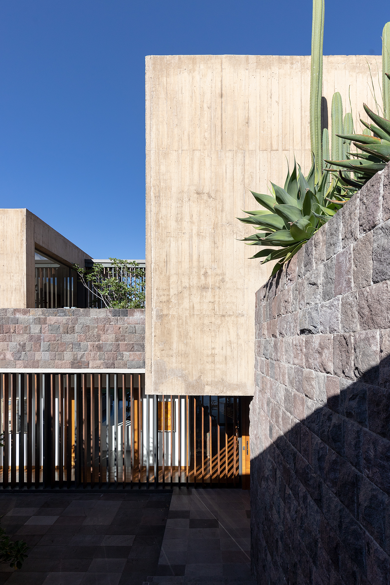 CASA NE by Diez+Muller - Architizer