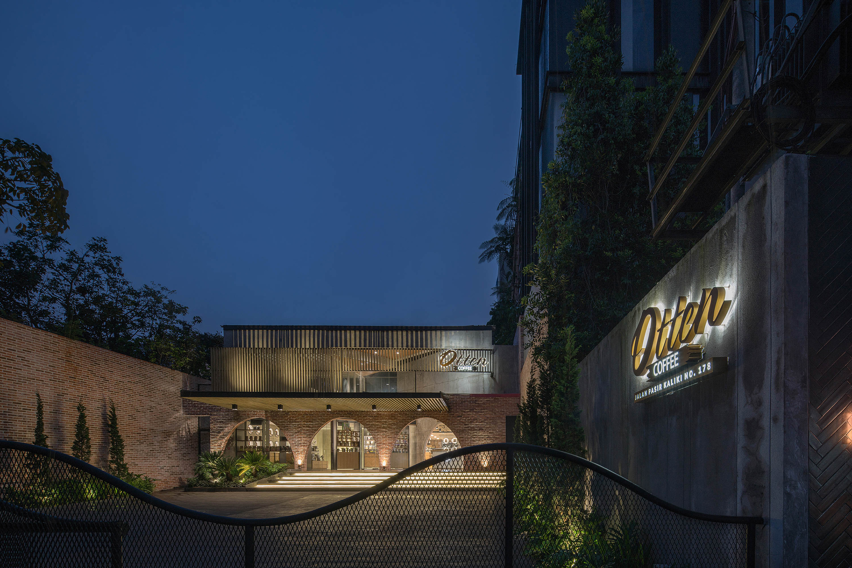 Otten Coffee Experience by Realrich Architecture Workshop - RAW ...