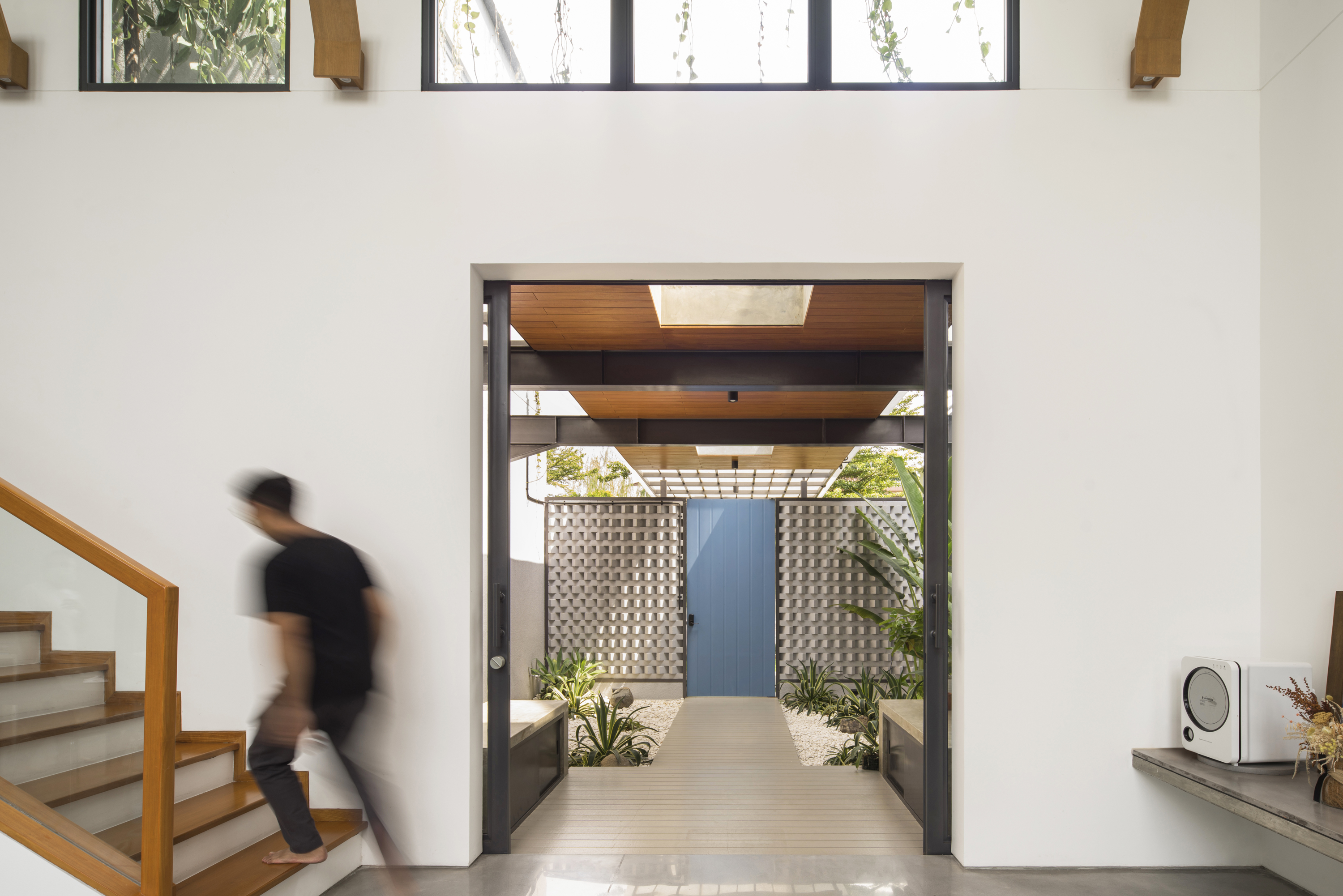 Stupa House by Realrich Architecture Workshop - RAW Architecture ...