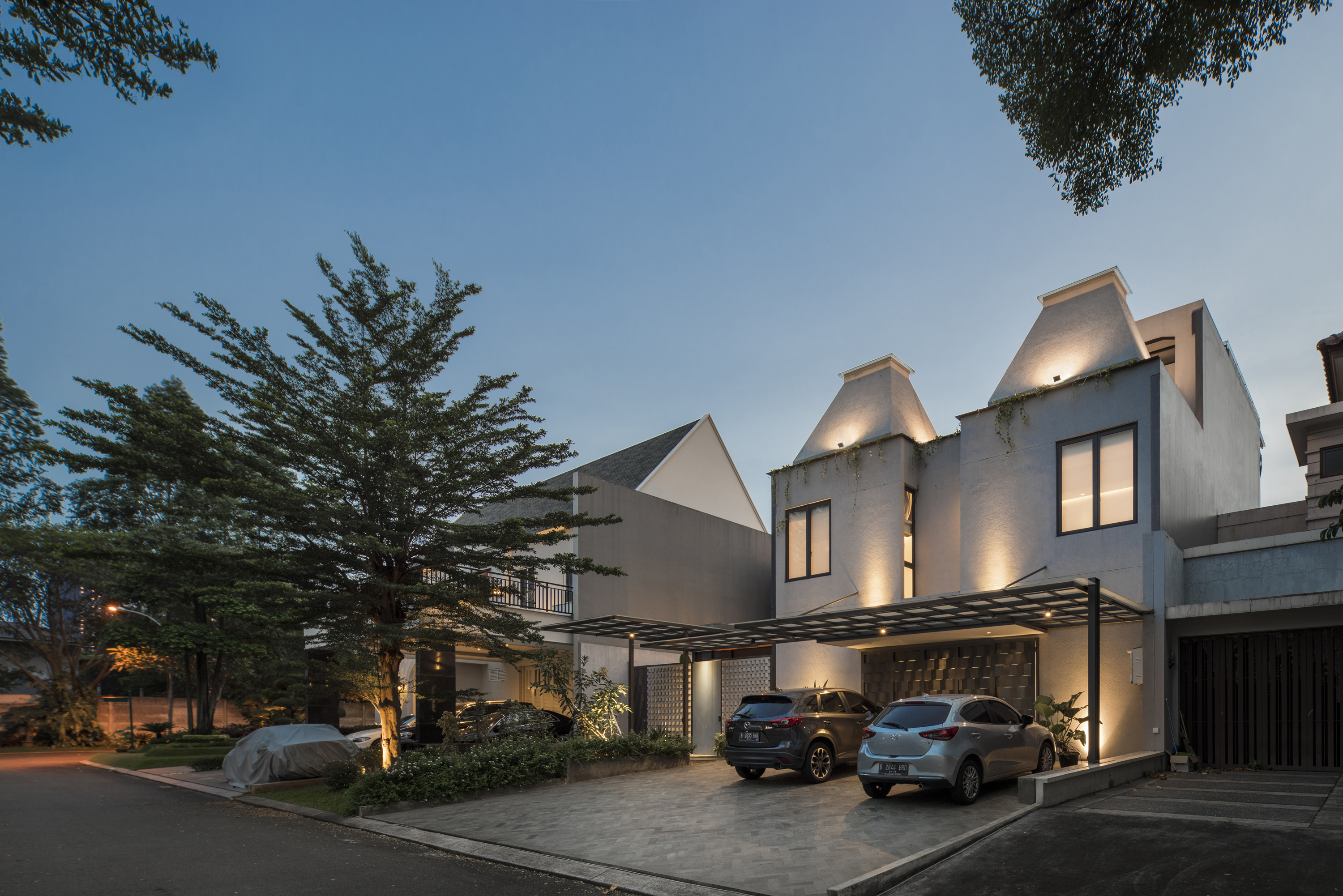 Stupa House by Realrich Architecture Workshop - RAW Architecture ...