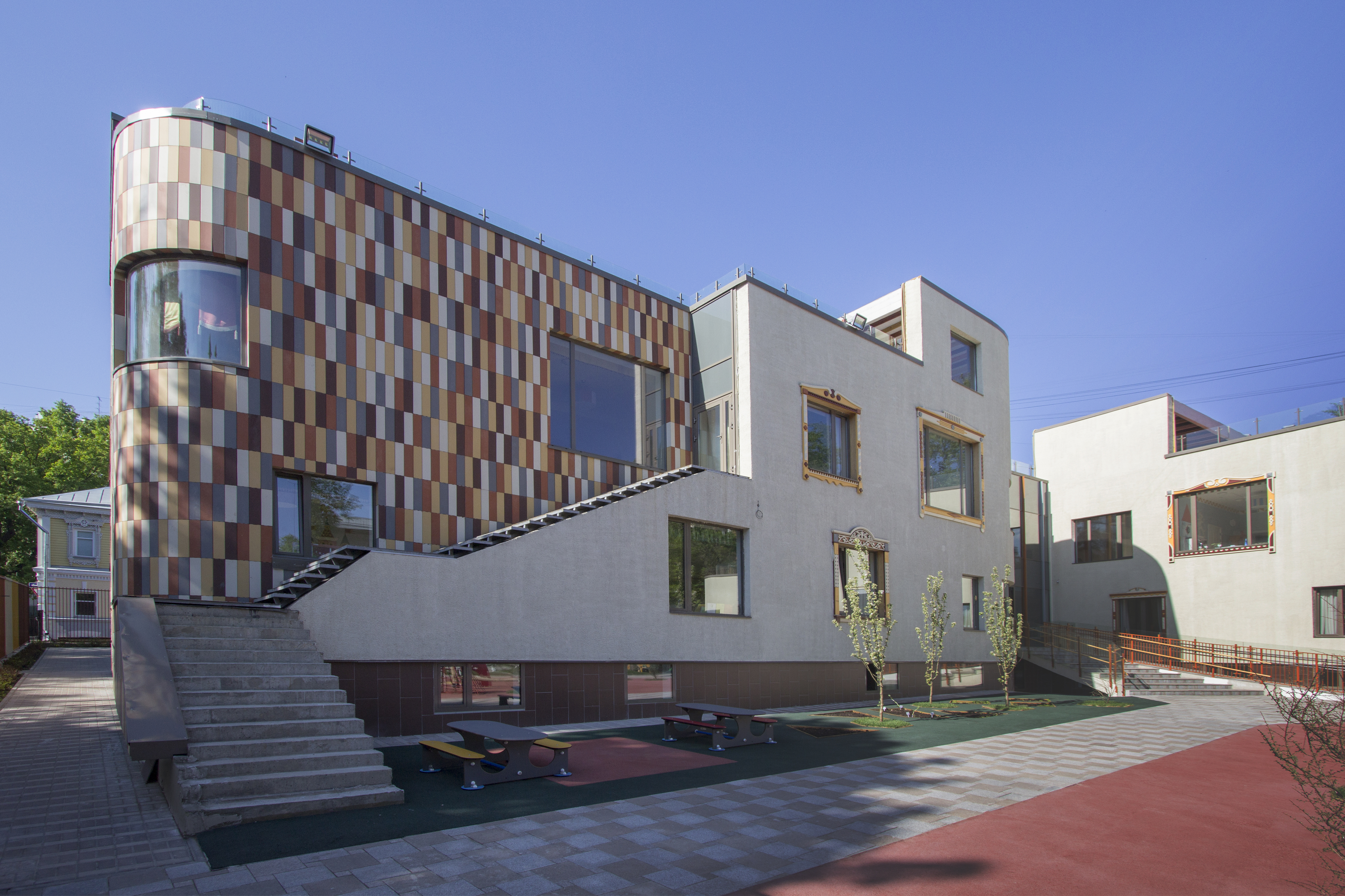 KINDERGARTEN IN THE VILLAGE OF POLUYAROSLAVSKY LANE by Asadov ...