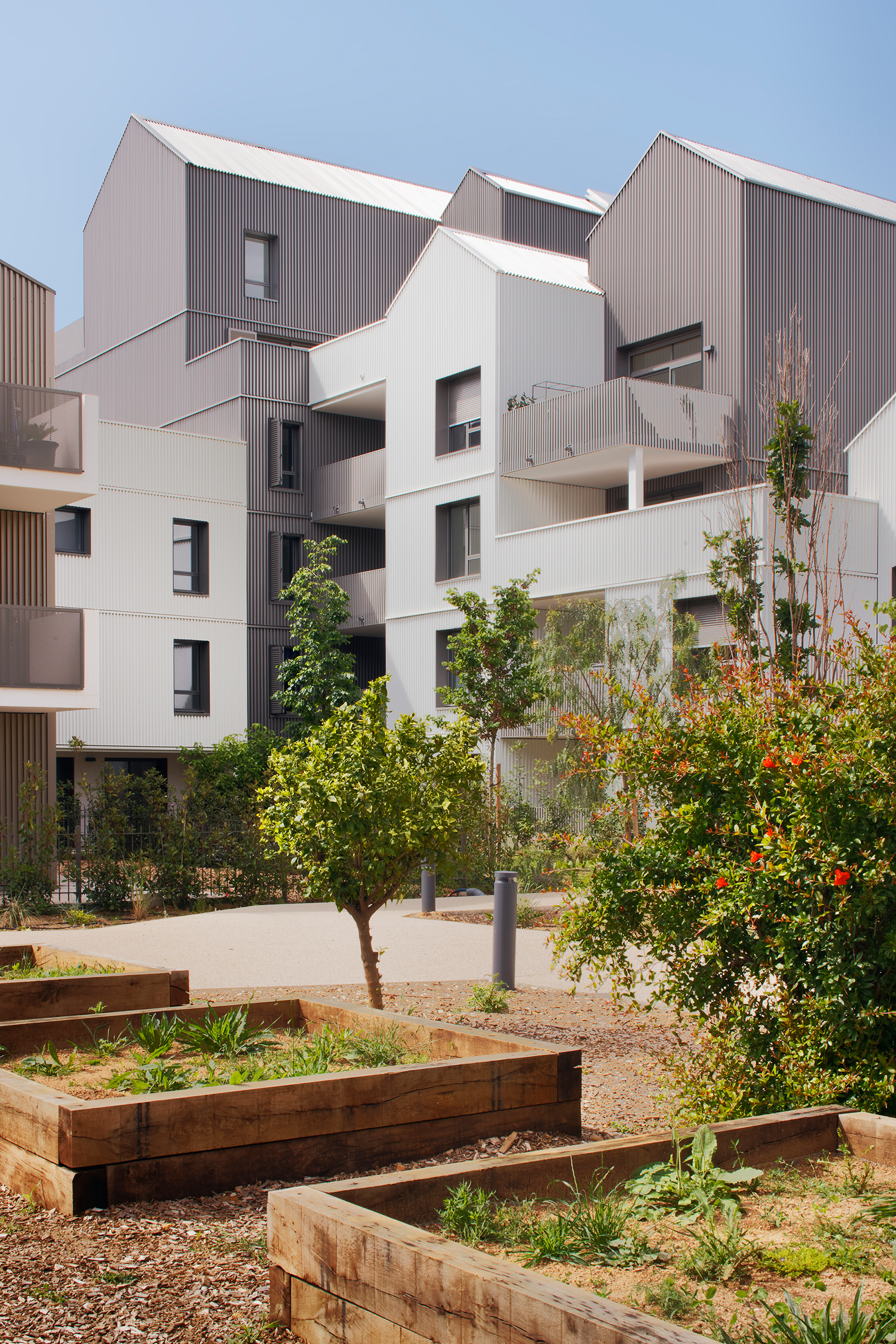 SO WOOD MIXED-USE BUILDING / A+Architecture and Hellin Sebbag Pirany ...