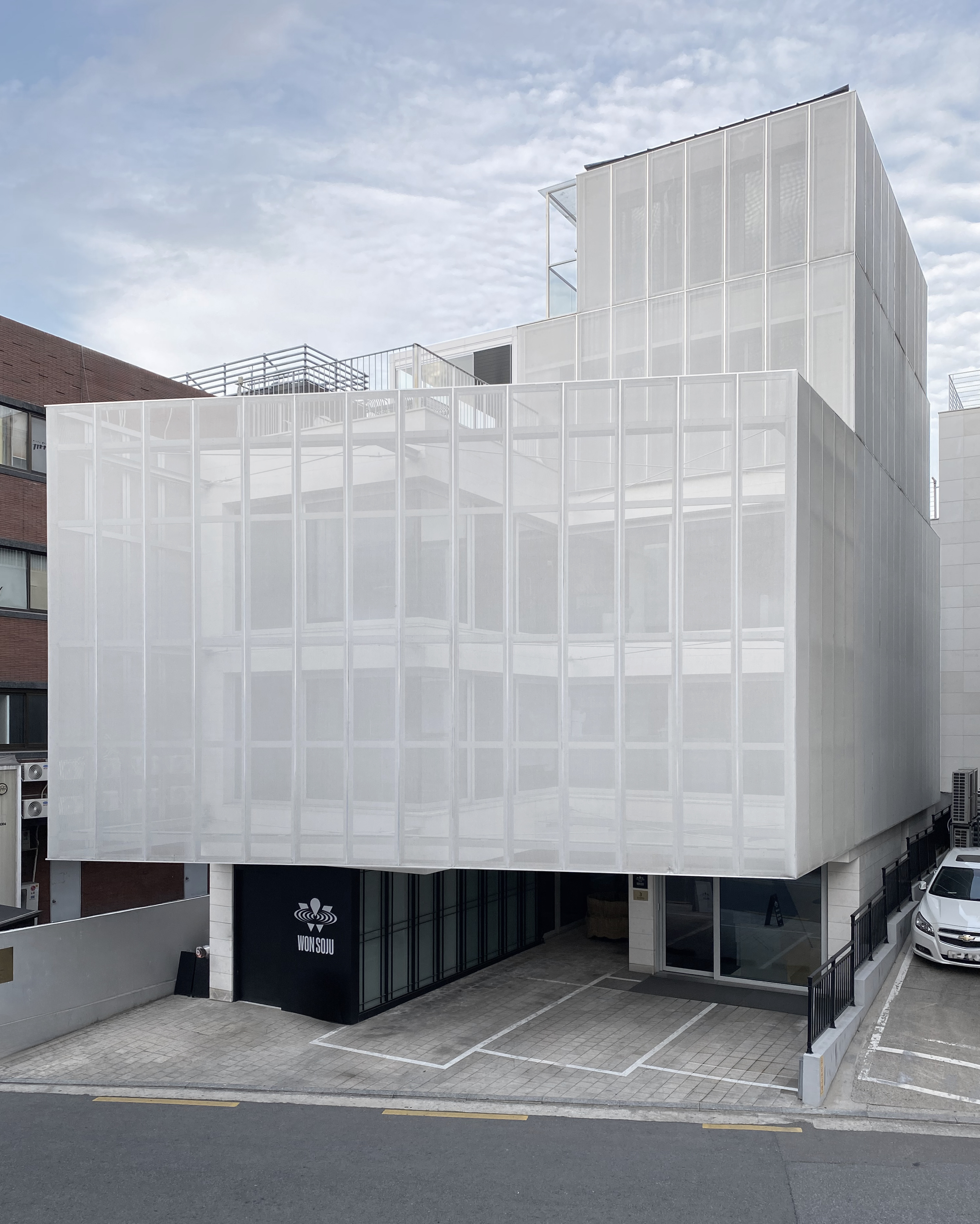 mesh membrane facades enfold archiworkshop's sinsa S8 commercial ...