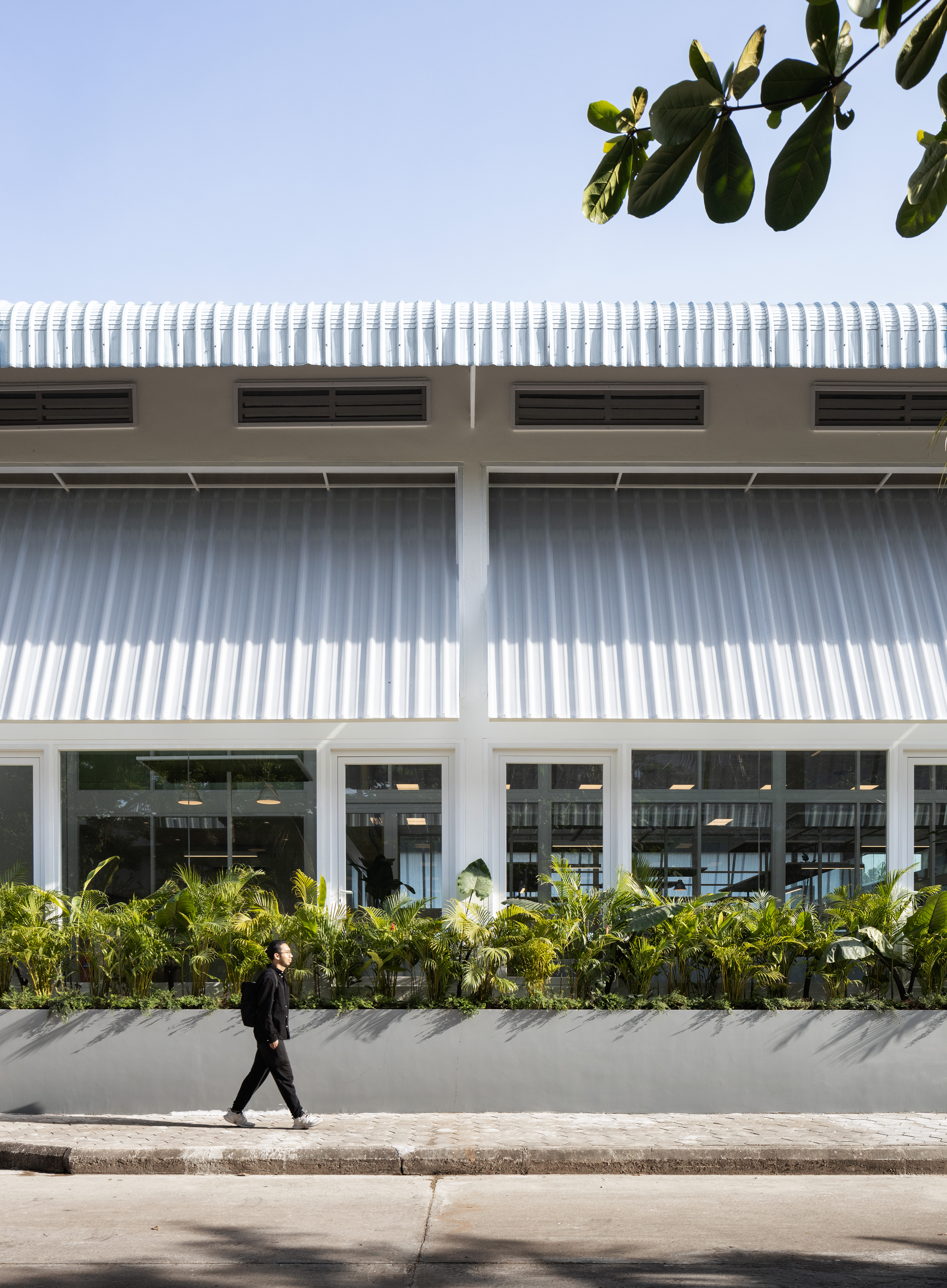 ZUELLIG PHARMA HEADQUARTERS by BLOOM Architecture - Architizer