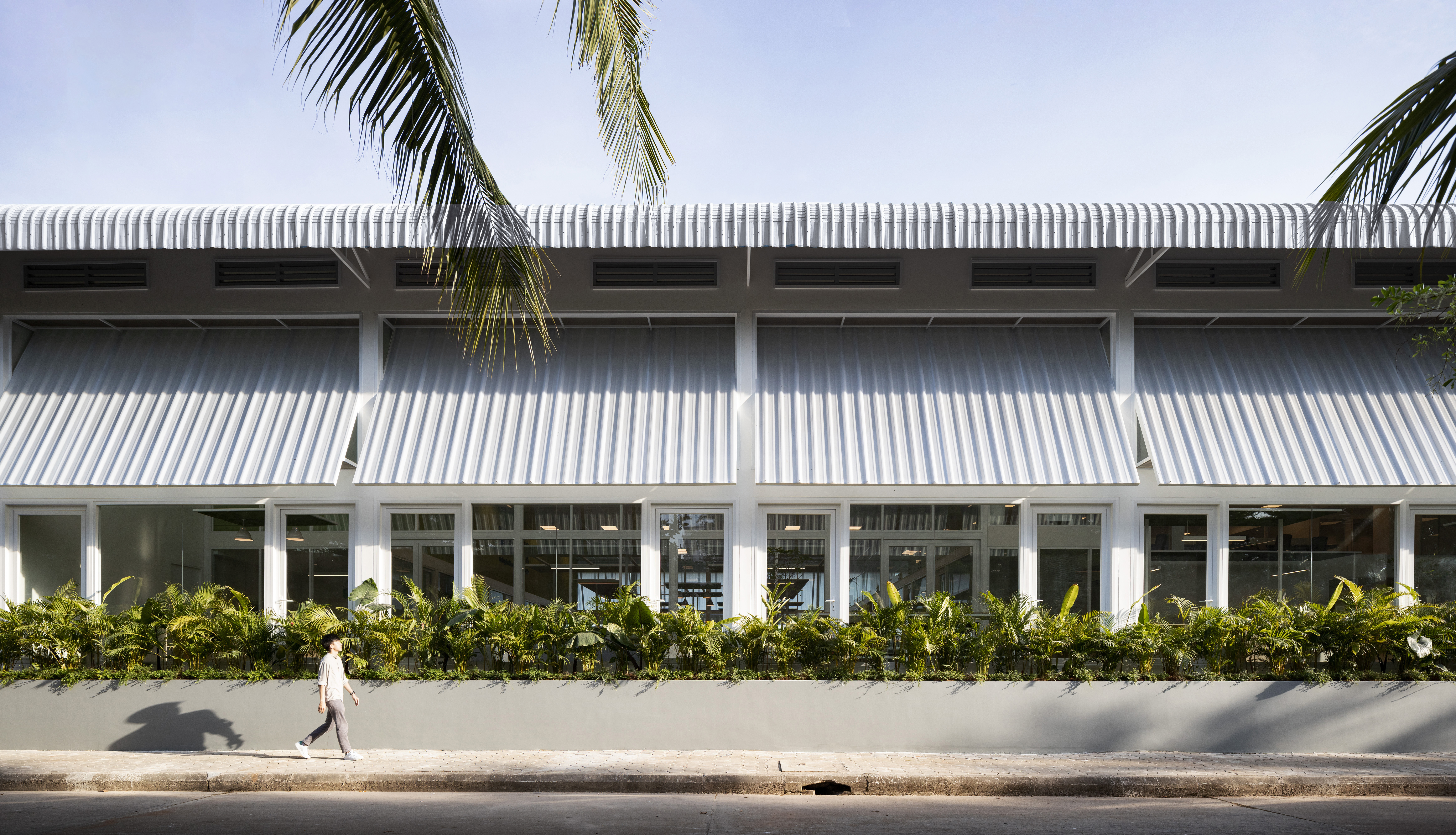 ZUELLIG PHARMA HEADQUARTERS by BLOOM Architecture - Architizer