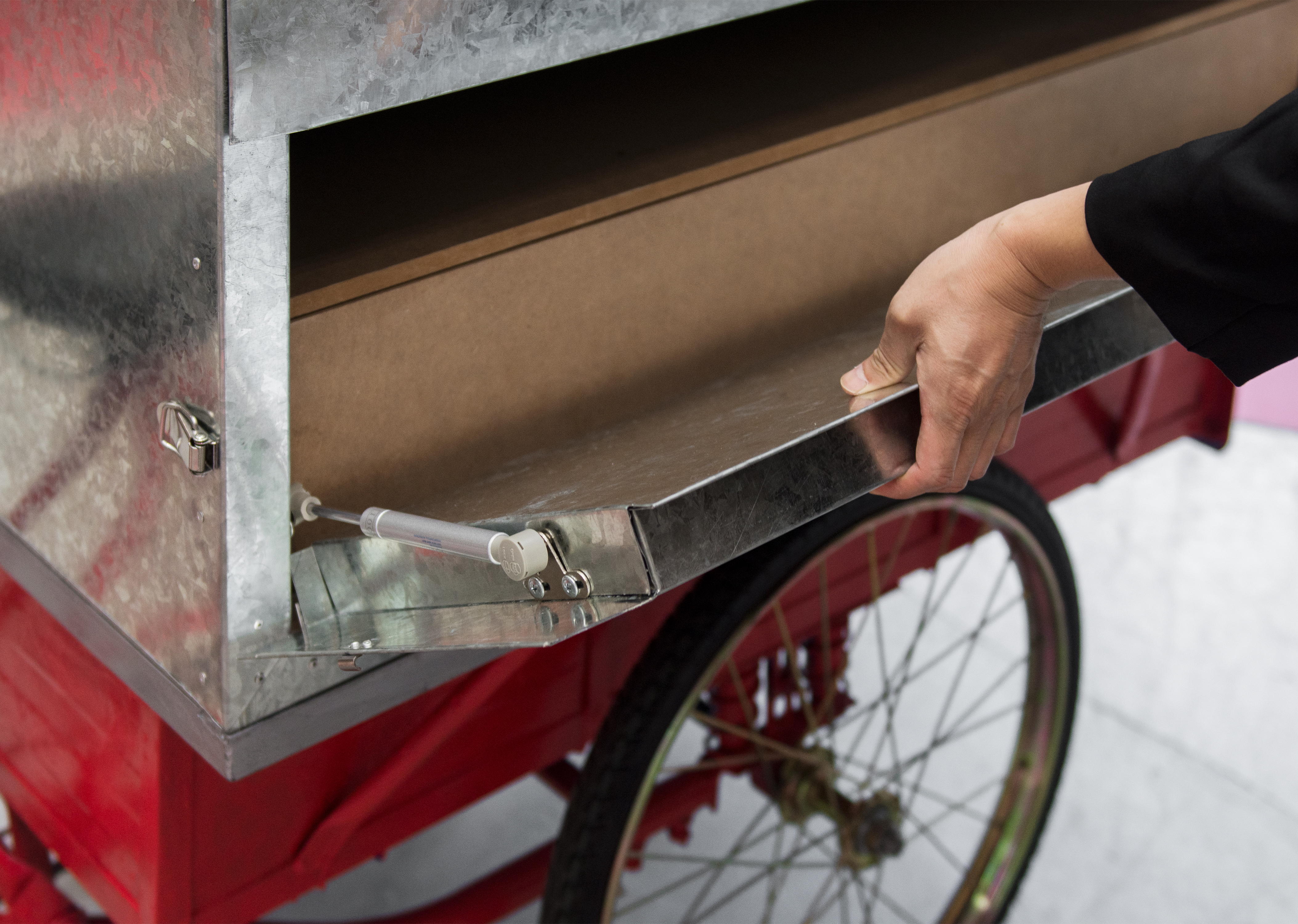 Folding Custom Bike: Coupling Galvanized Metal Craft and Utilitarian ...