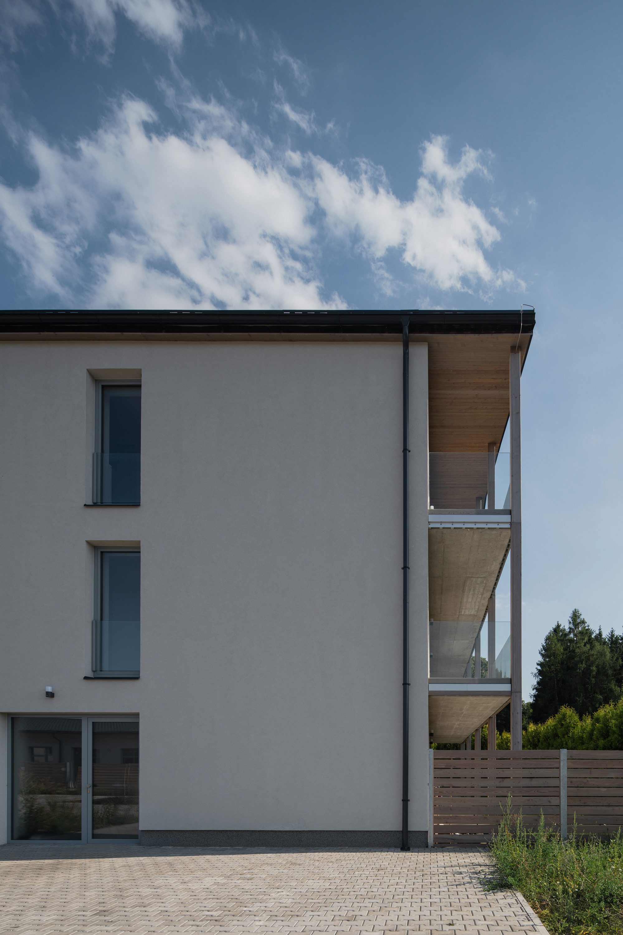 Apartment Building at the Foot of the Hill by Karnet architekti ...