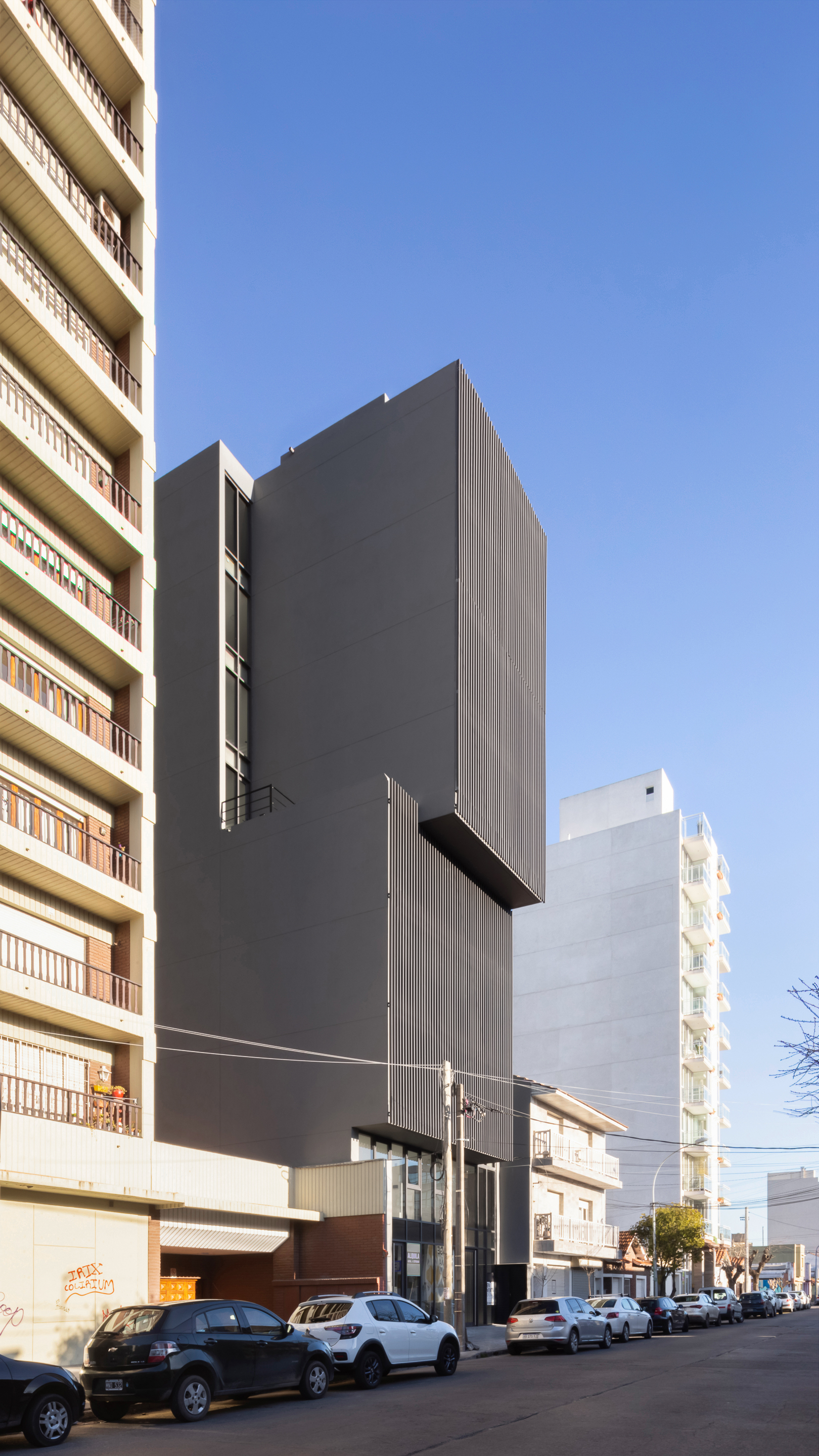 B_6 Office Building by Moirë Architects - Architizer