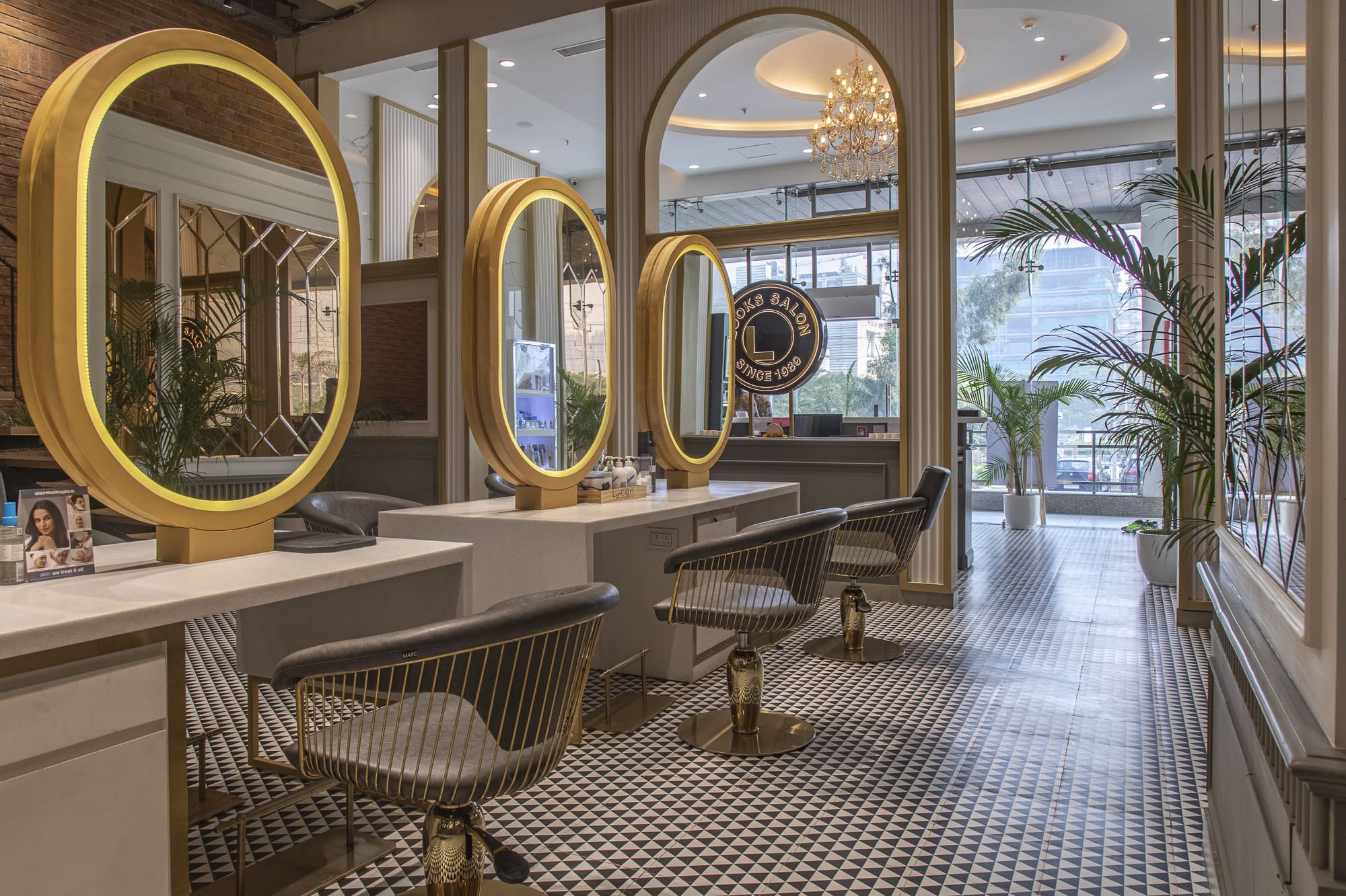 Looks Salon, Golden I by Resaiki Interiors And Architecture Design ...