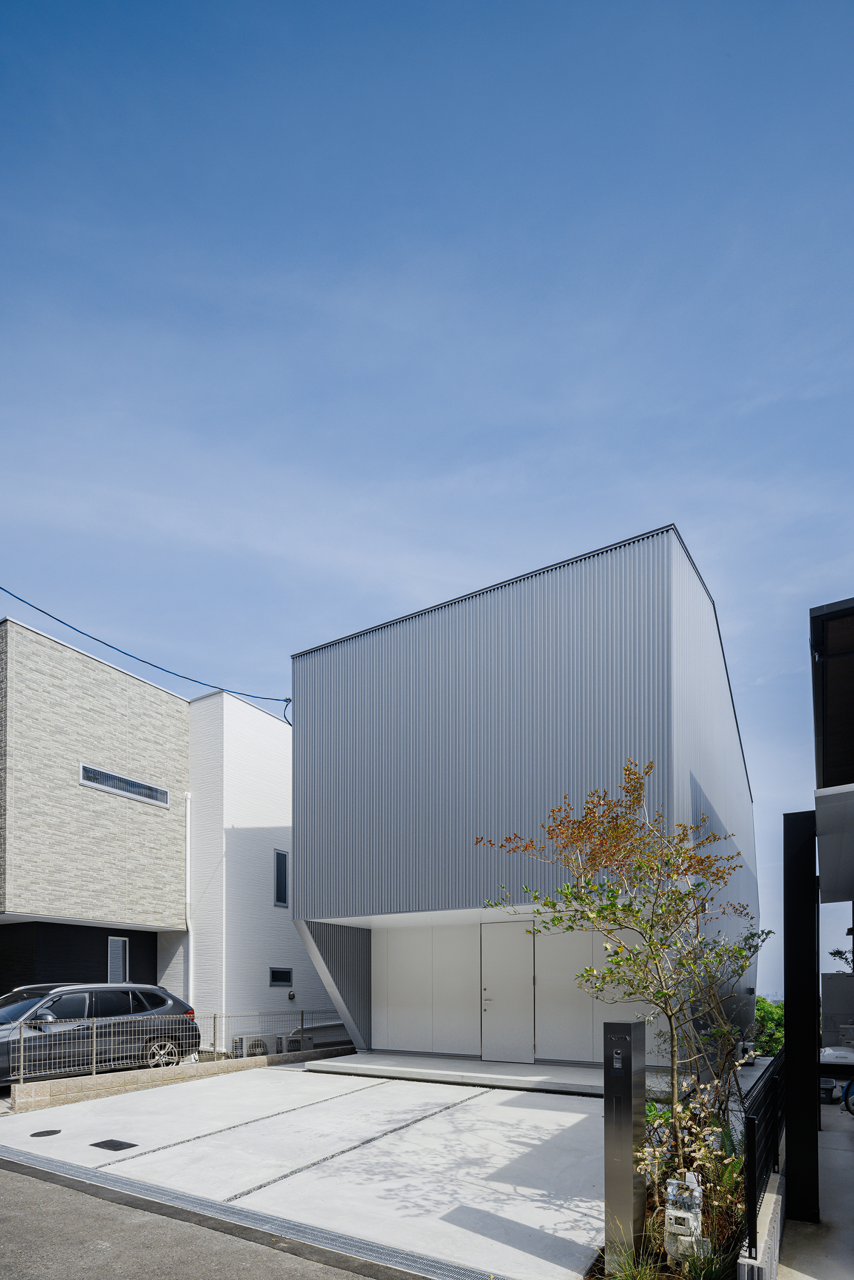 Wedge house by syncstudio - Architizer