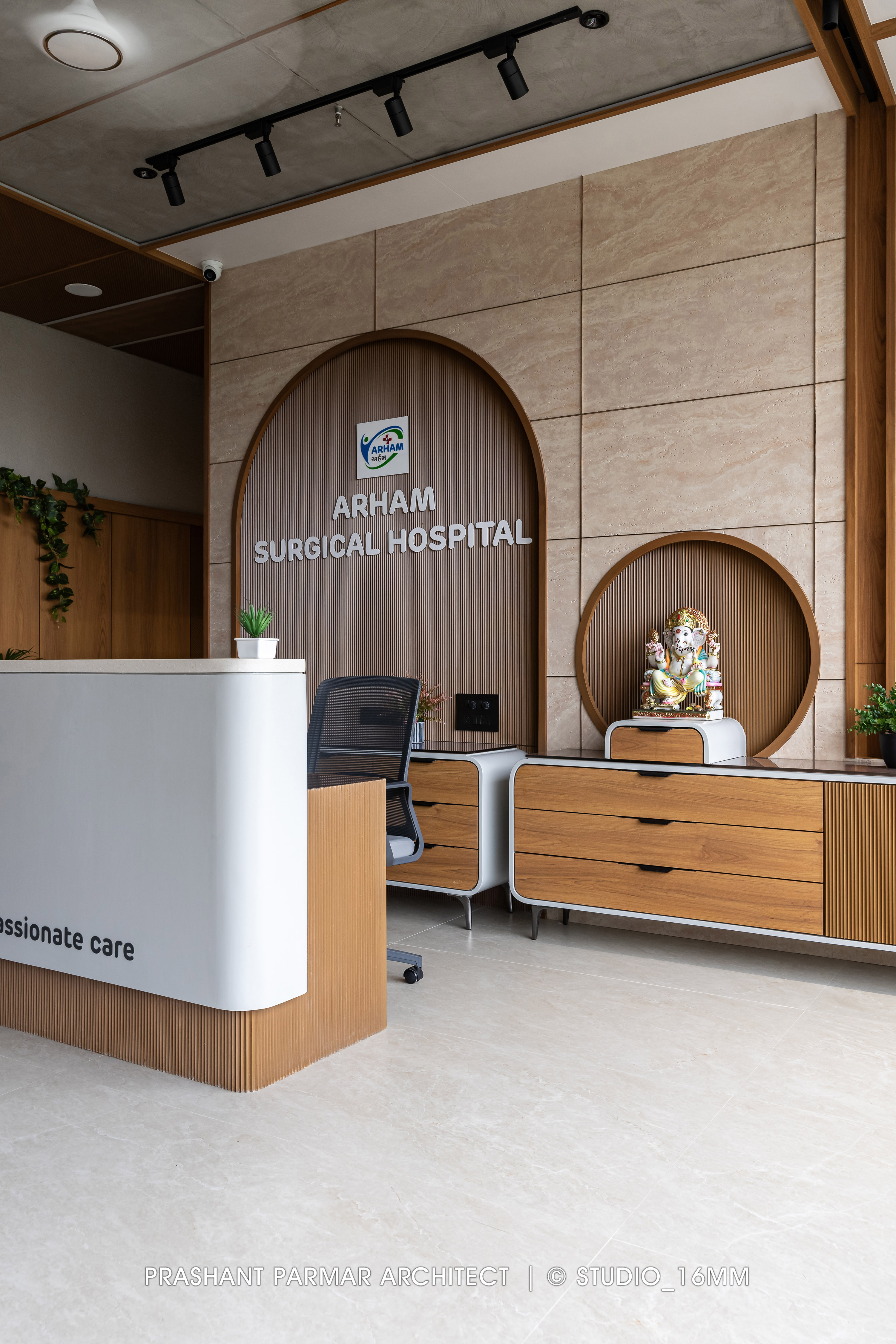 Modern Hospital Interior at Ratnanjali Solitaire by Prashant Parmar ...