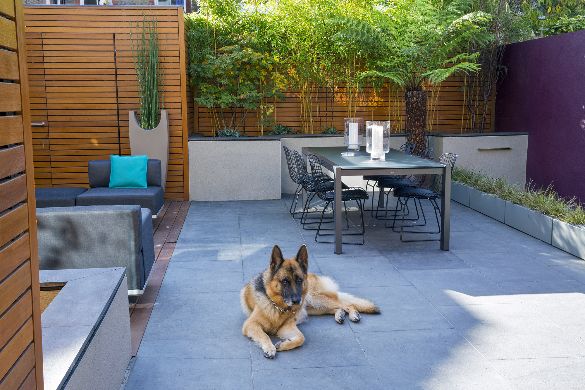 Clapham Modern Art Courtyard: Alfresco Living Superbness by ...