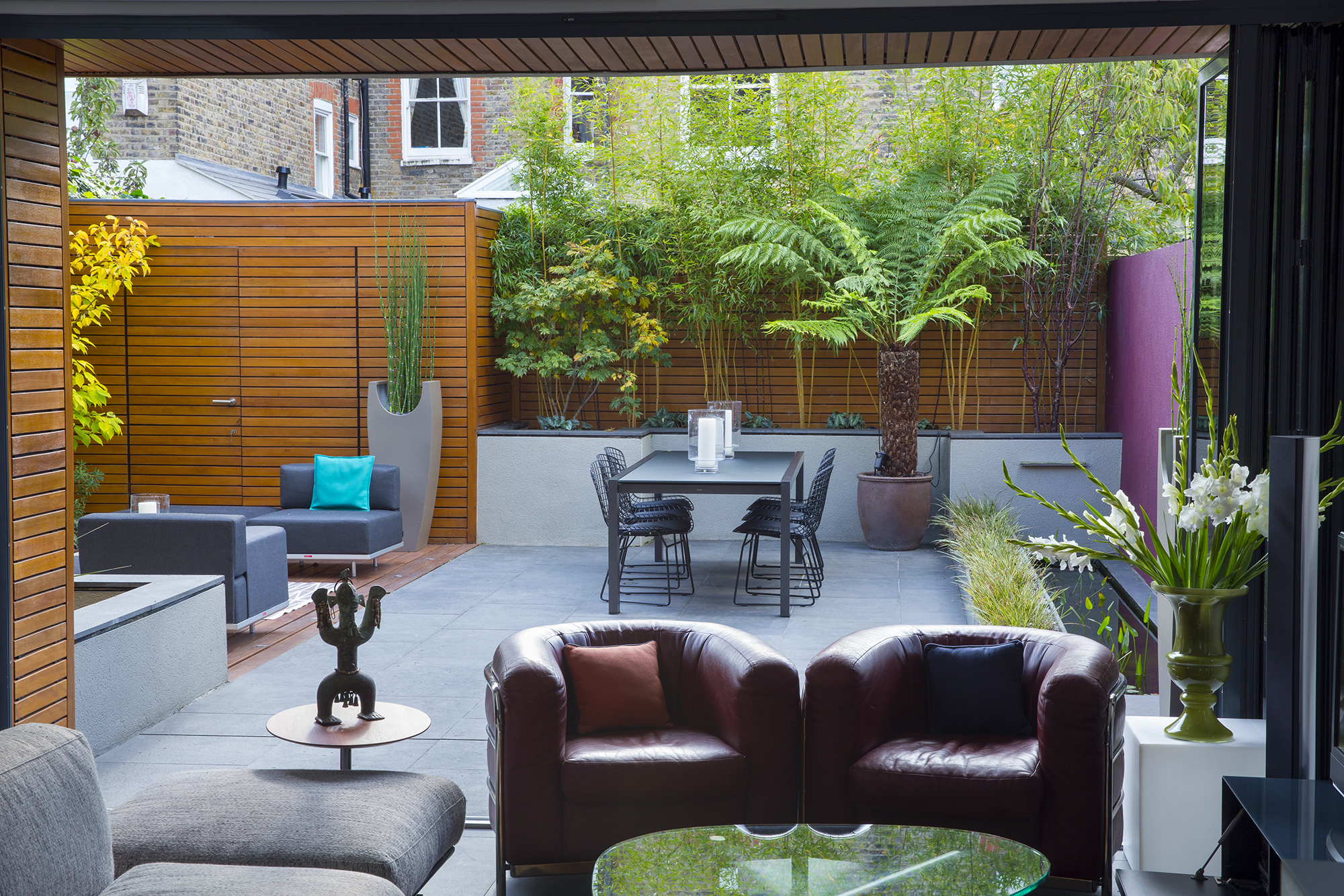 Clapham Modern Art Courtyard: Alfresco Living Superbness by ...