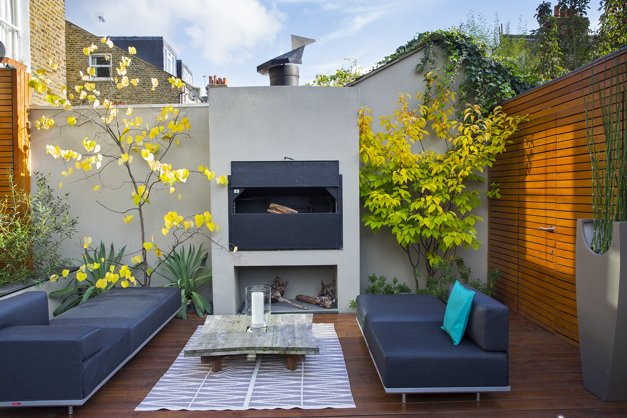 Clapham Modern Art Courtyard: Alfresco Living Superbness by ...