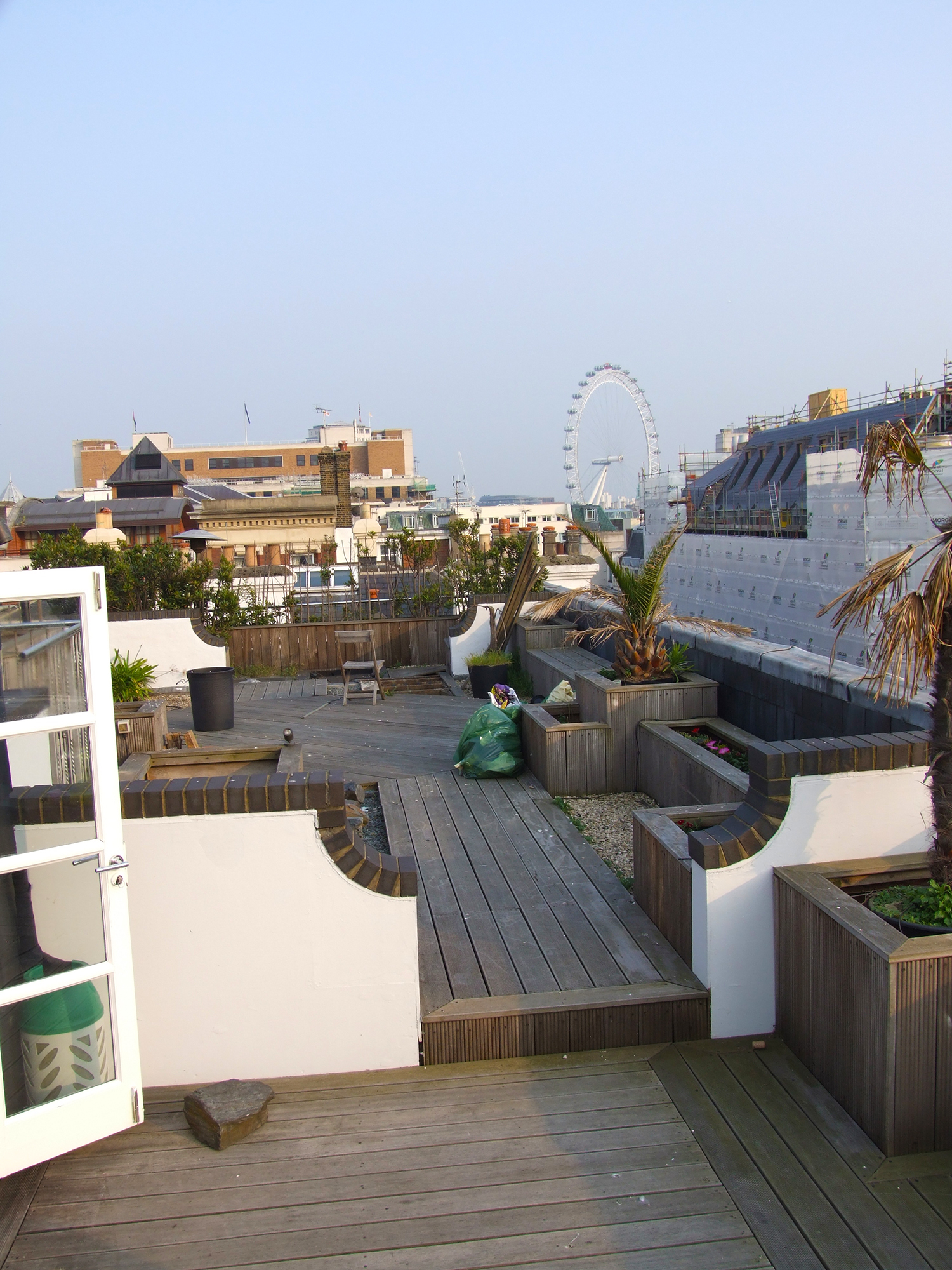Strand Roof Garden: Landmarks, Outdoor Kitchen & Mediterranean Verdure ...