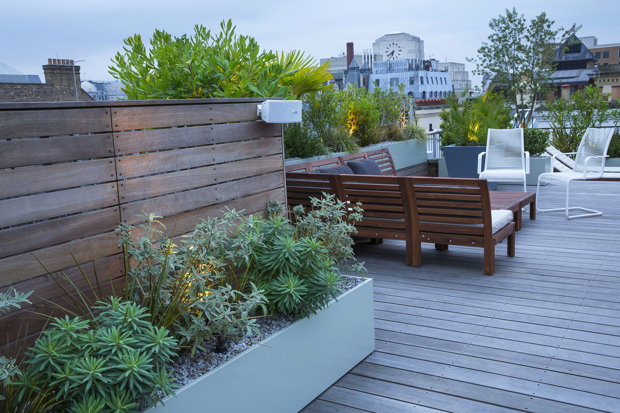 Strand Roof Garden: Landmarks, Outdoor Kitchen & Mediterranean Verdure ...