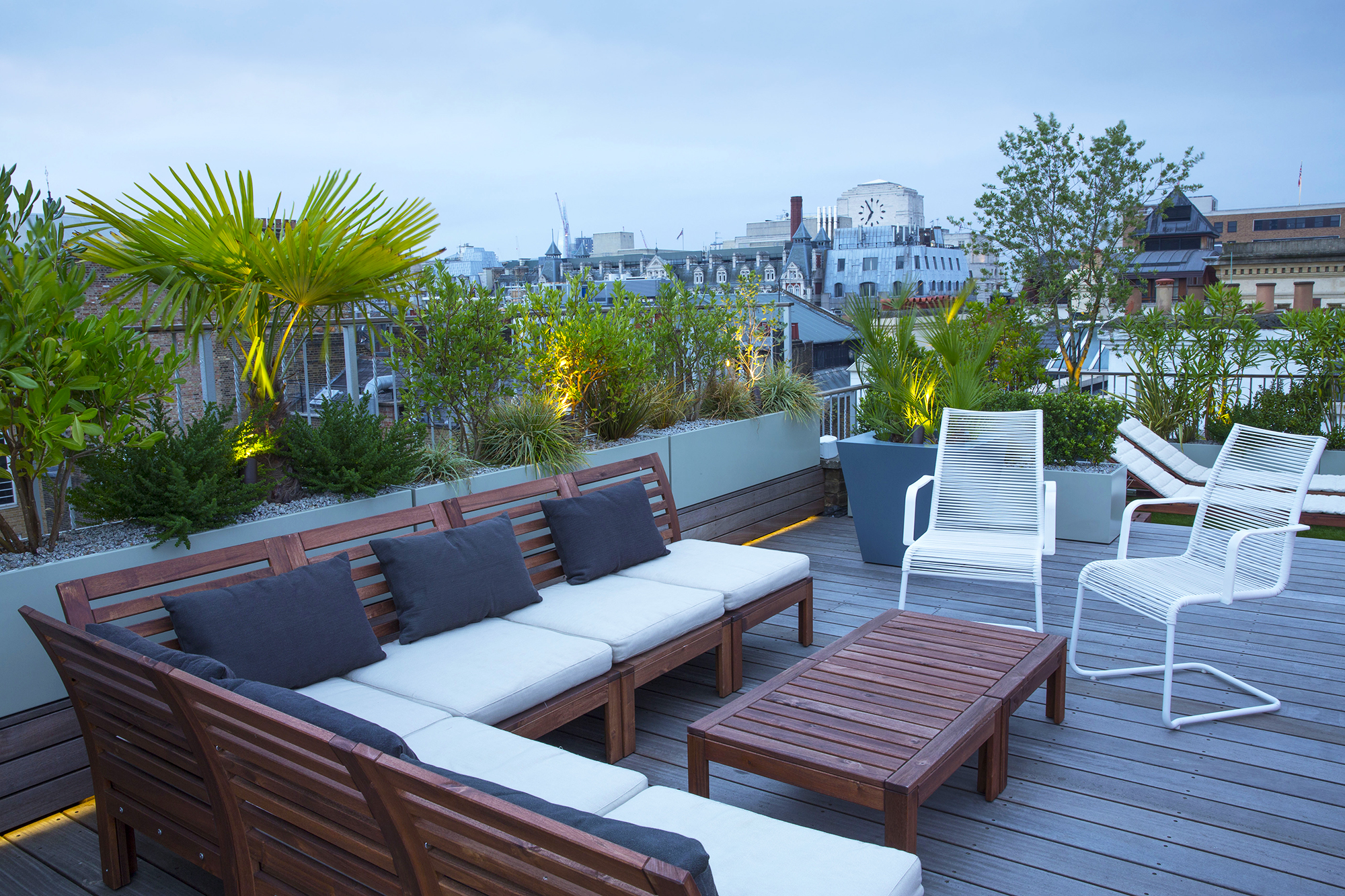 Strand Roof Garden: Landmarks, Outdoor Kitchen & Mediterranean Verdure ...